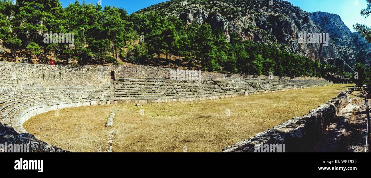 Altes stadion von delphi -Fotos und -Bildmaterial in hoher Auflösung ...
