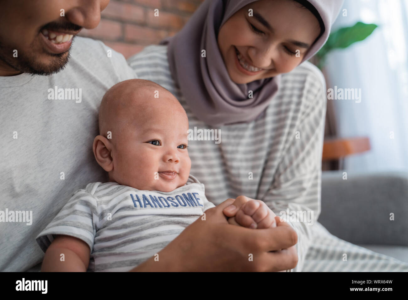 Auf Seinem Schoß Sitzen Stockfotos und -bilder Kaufen - Alamy