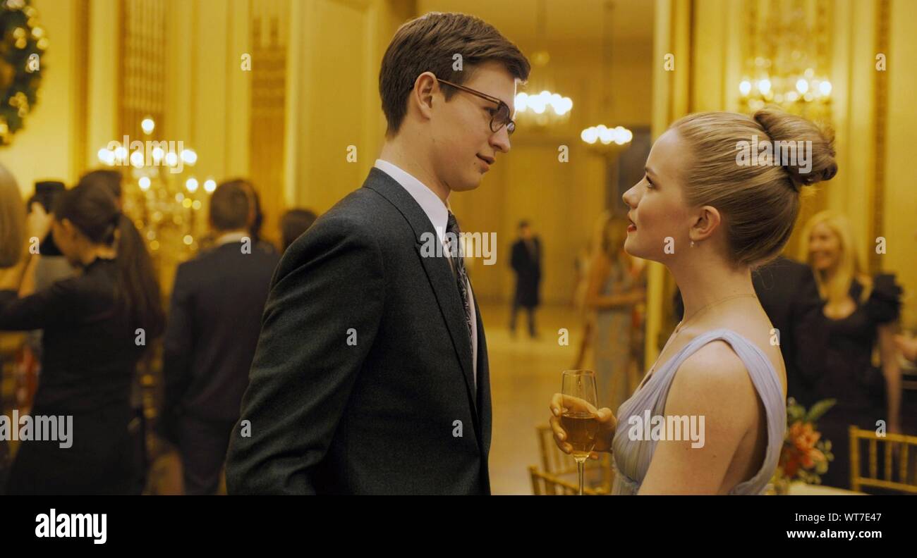 Der STIEGLITZ, von links: Ansel Elgort, Willa Fitzgerald, 2019 ...