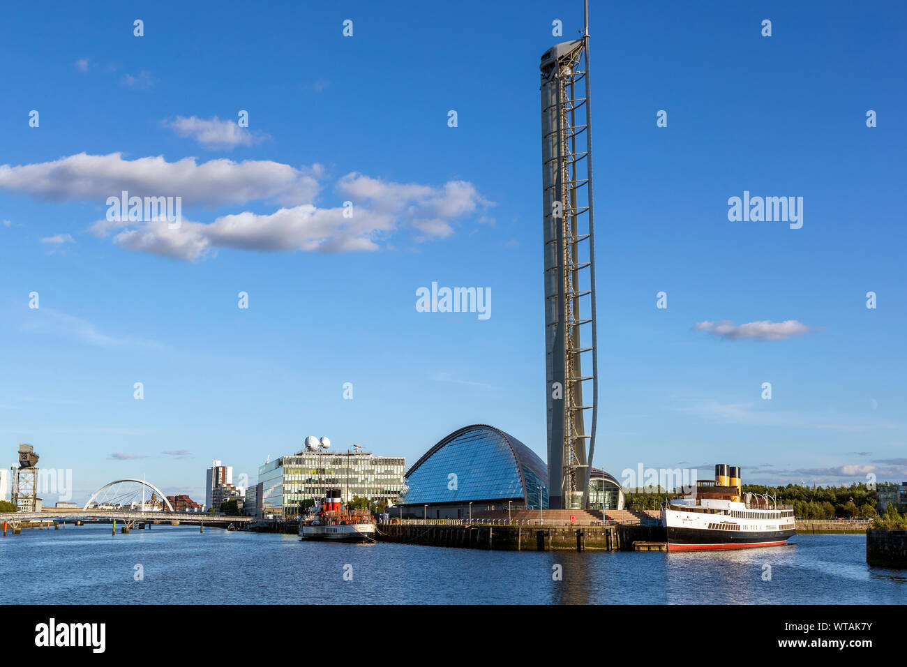 Blick nach Osten entlang den Fluss Clyde aus dem graving Docks, Govan ...