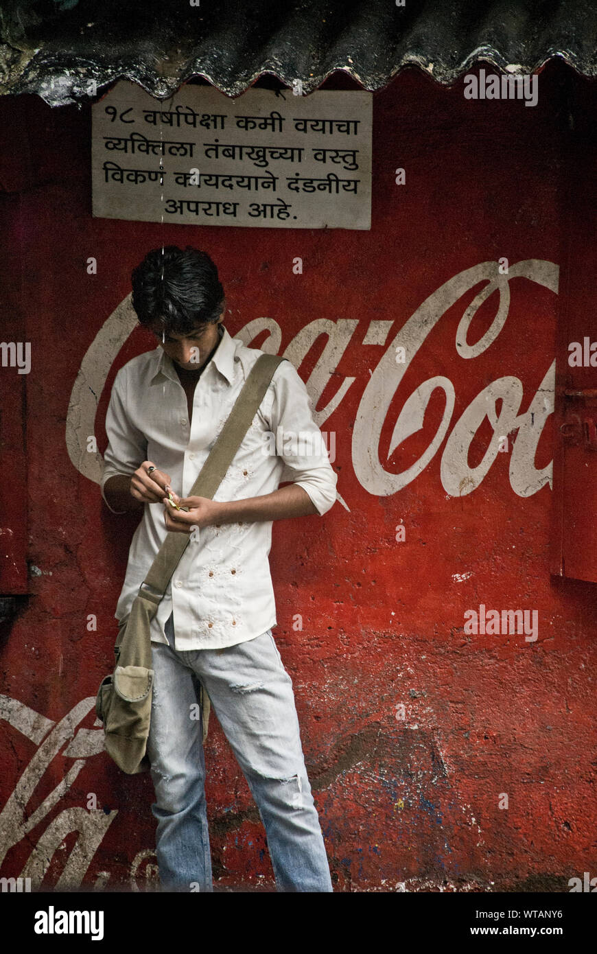 Coca cola mann -Fotos und -Bildmaterial in hoher Auflösung – Alamy