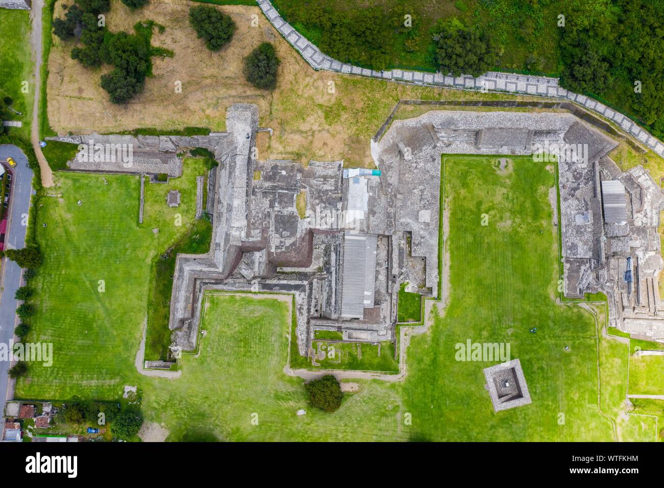 Luftaufnahme der Großen Pyramide von Cholula oder Tlachihualtépetl ist ...