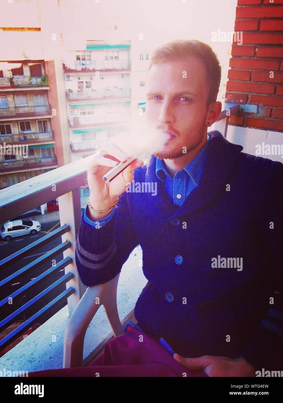 Smoking balcony -Fotos und -Bildmaterial in hoher Auflösung – Alamy