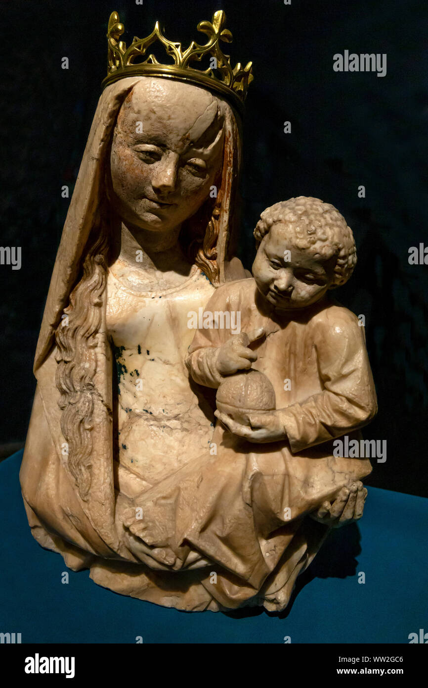 Jungfrau maria mit kind statue -Fotos und -Bildmaterial in hoher Auflösung – Alamy