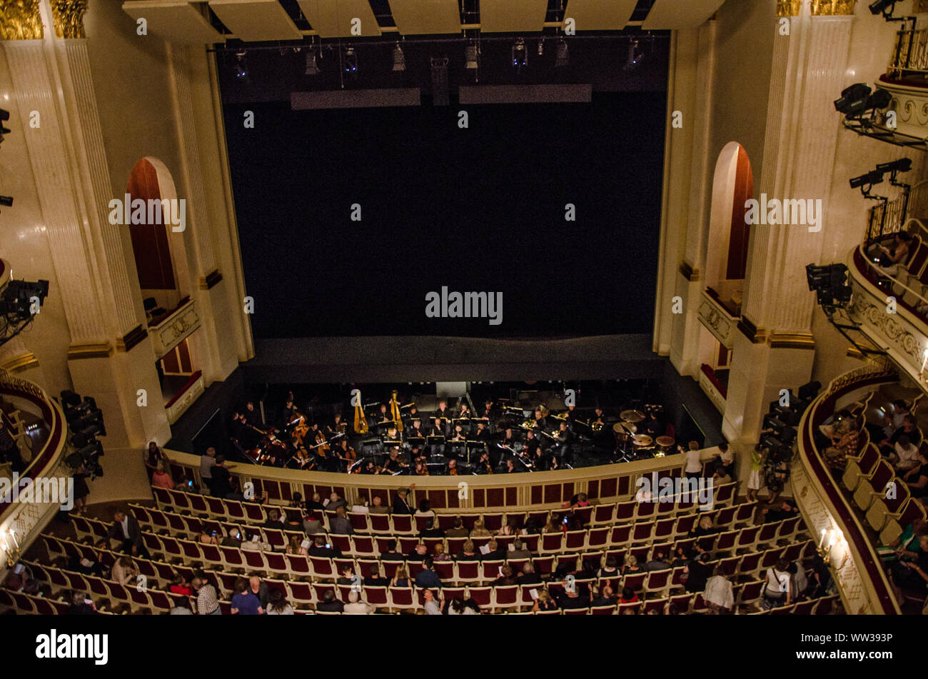 Berliner staatsoper proscenium -Fotos und -Bildmaterial in hoher ...