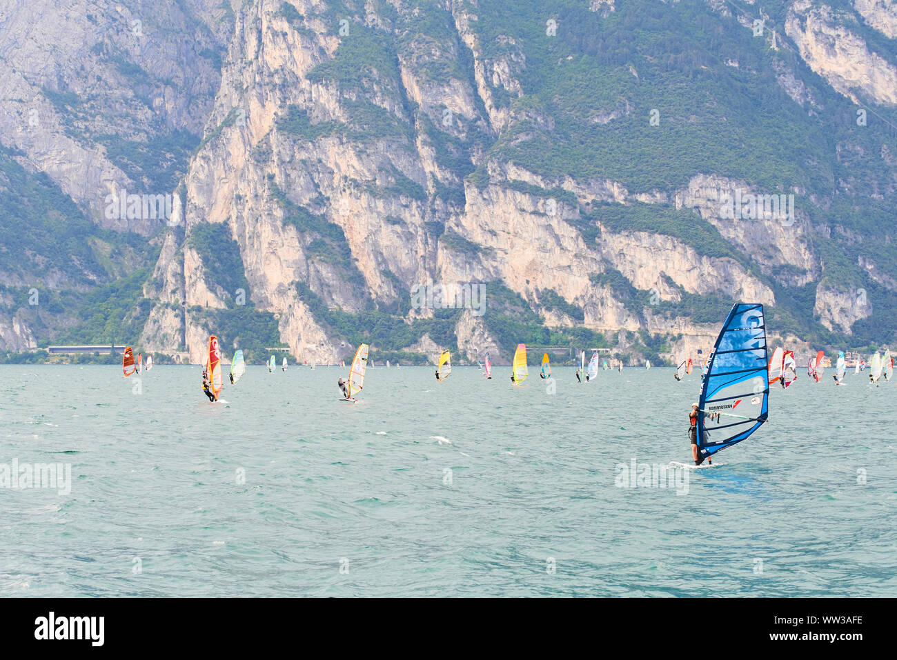 Strand in torbole -Fotos und -Bildmaterial in hoher Auflösung – Alamy