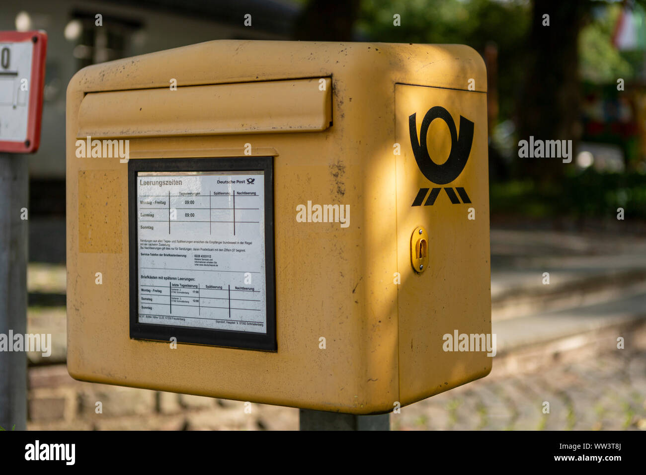 Yellow Post Box German Post Stockfotos und -bilder Kaufen - Alamy