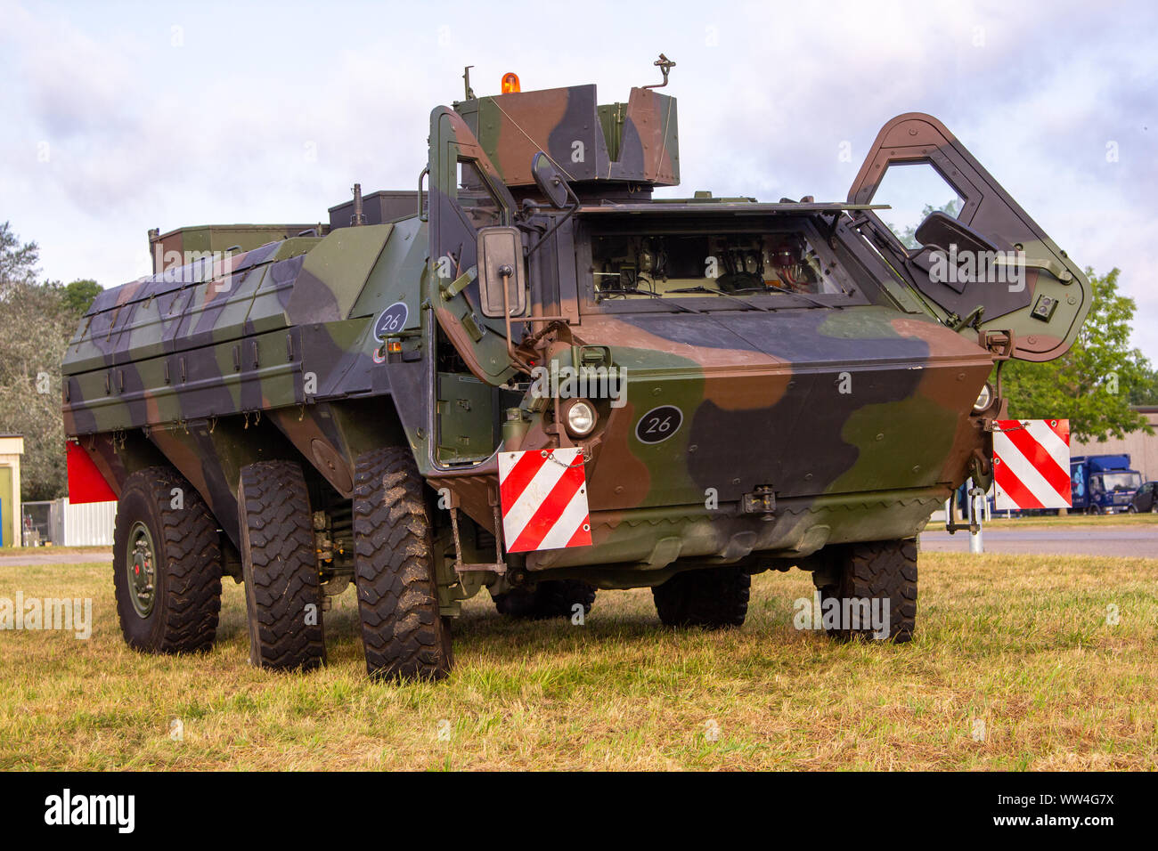 Gepanzerte personentransportwagen -Fotos und -Bildmaterial in hoher ...