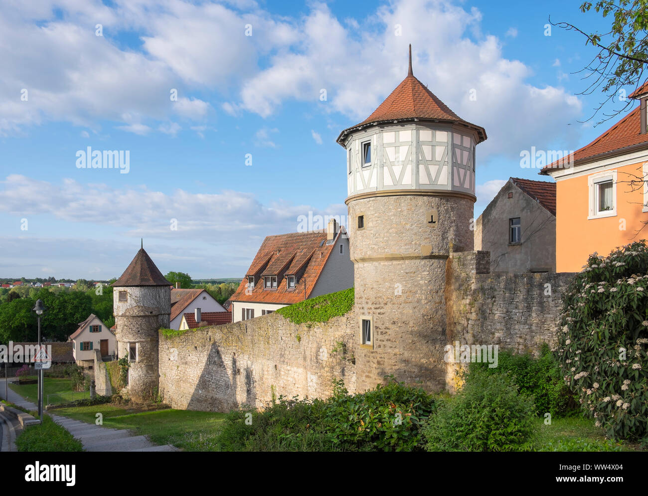 Stadt der türme und wein -Fotos und -Bildmaterial in hoher Auflösung ...