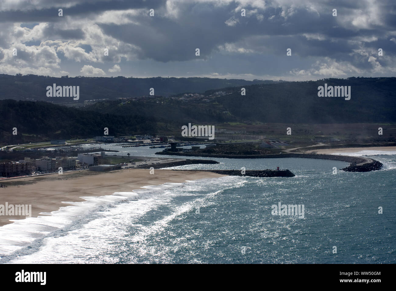Strand von nazare, portugal -Fotos und -Bildmaterial in hoher Auflösung ...