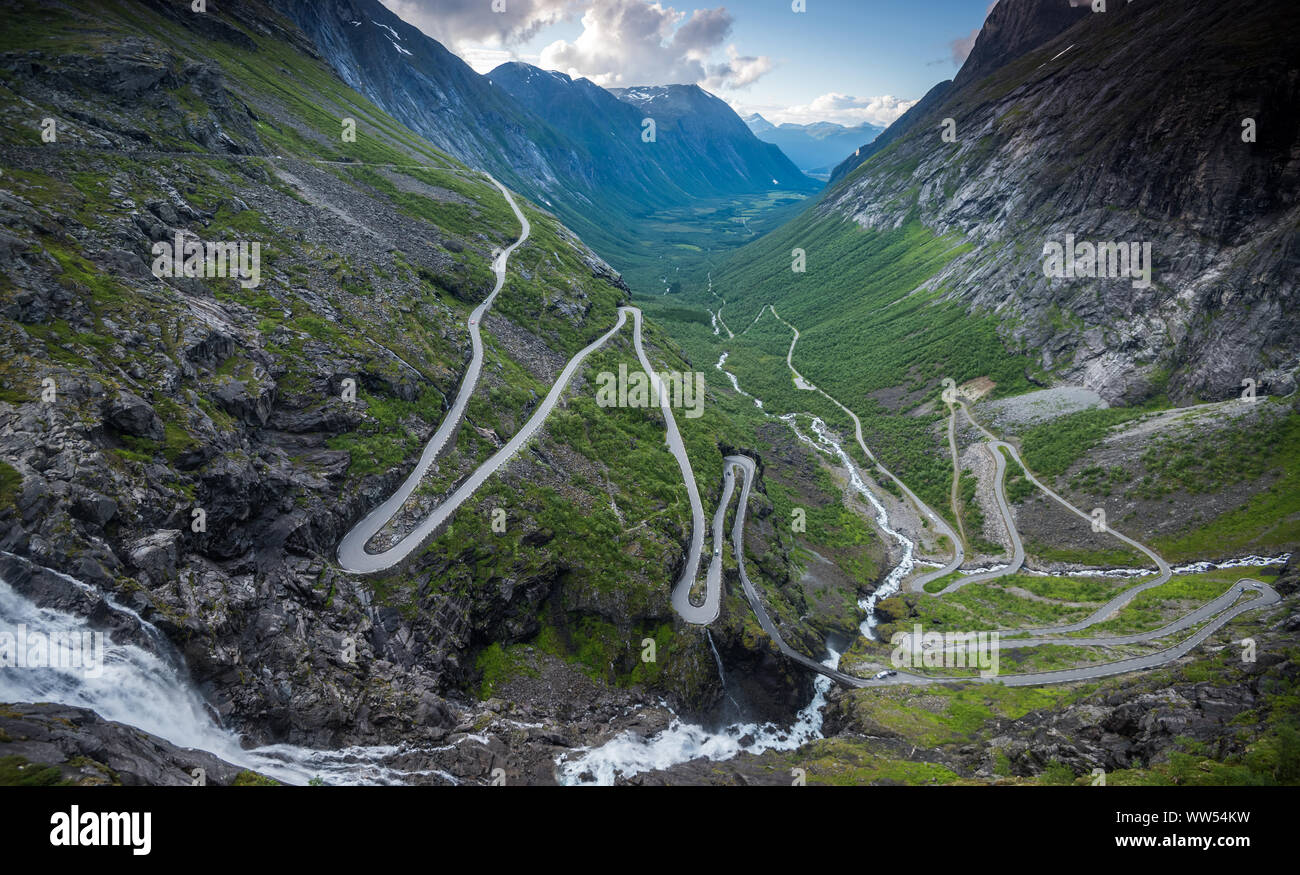 Trollstigen Touristischer Aussichtspunkt Stockfotos und -bilder Kaufen ...