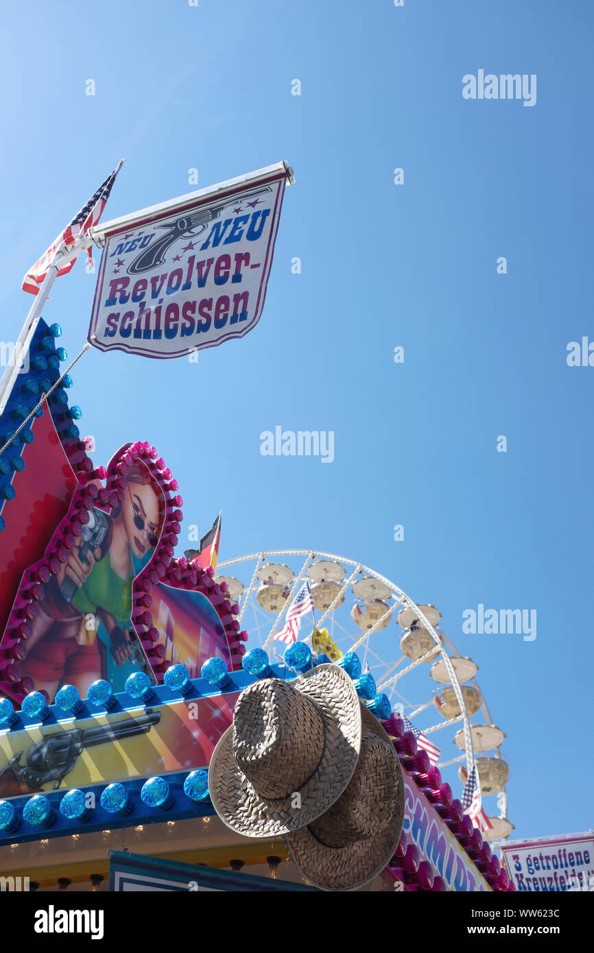 Schießbude kirmes -Fotos und -Bildmaterial in hoher Auflösung – Alamy