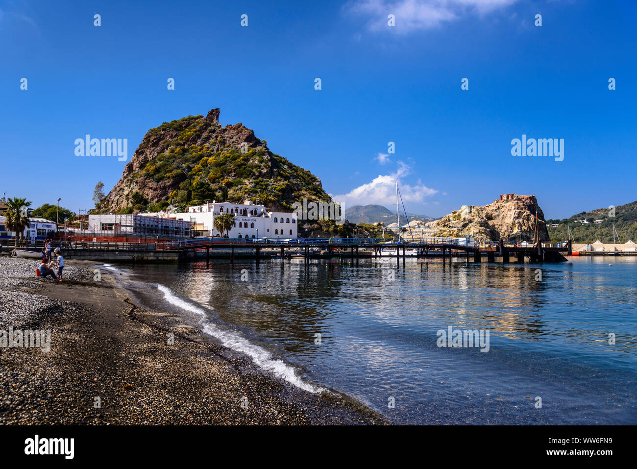 Italien, Sizilien, Liparische Inseln, Vulcano, Porto di Levante ...