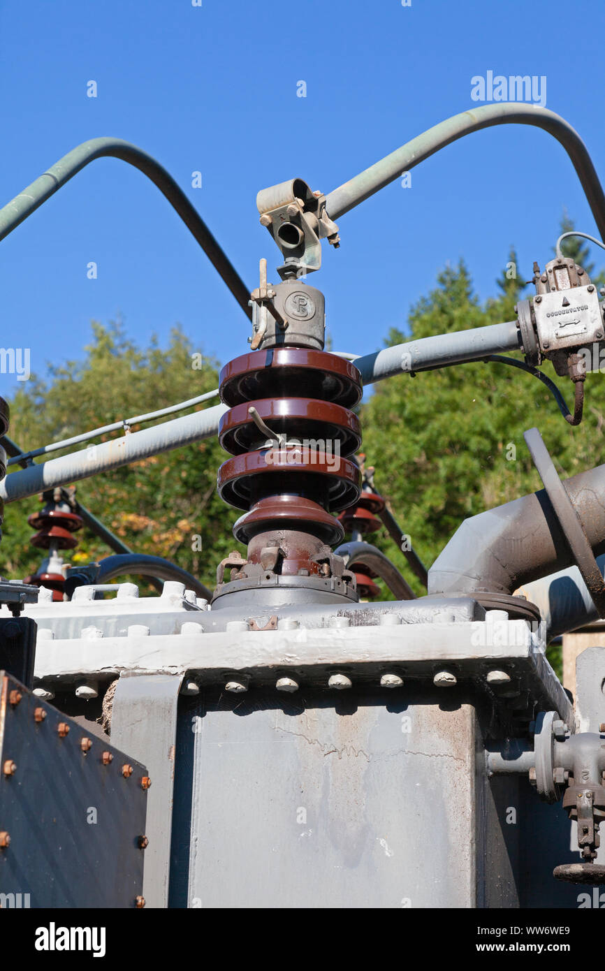 Ceramic electrical insulator -Fotos und -Bildmaterial in hoher ...