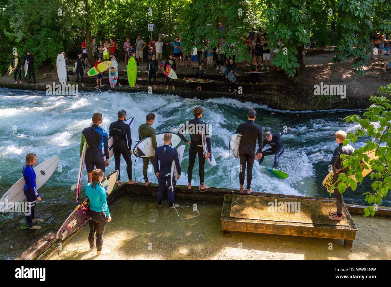 Eisbach welle -Fotos und -Bildmaterial in hoher Auflösung – Alamy