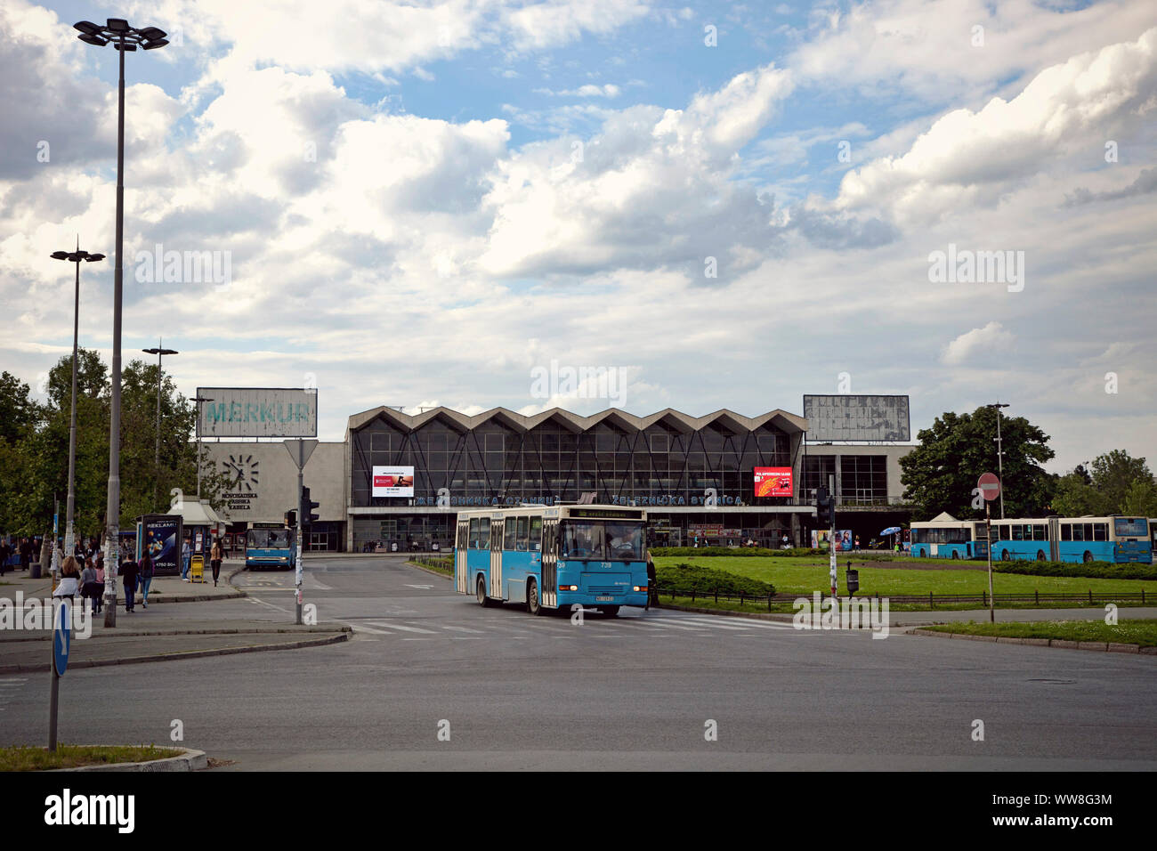 Novi trauriger bus -Fotos und -Bildmaterial in hoher Auflösung – Alamy