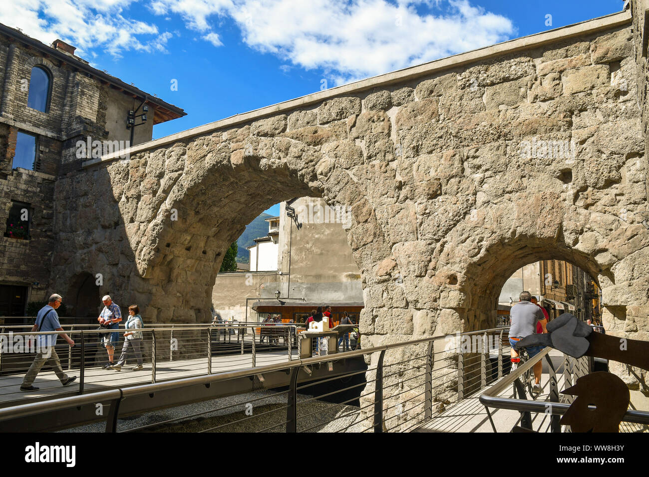 Römische stadt augusta praetoria salassorum -Fotos und -Bildmaterial in ...