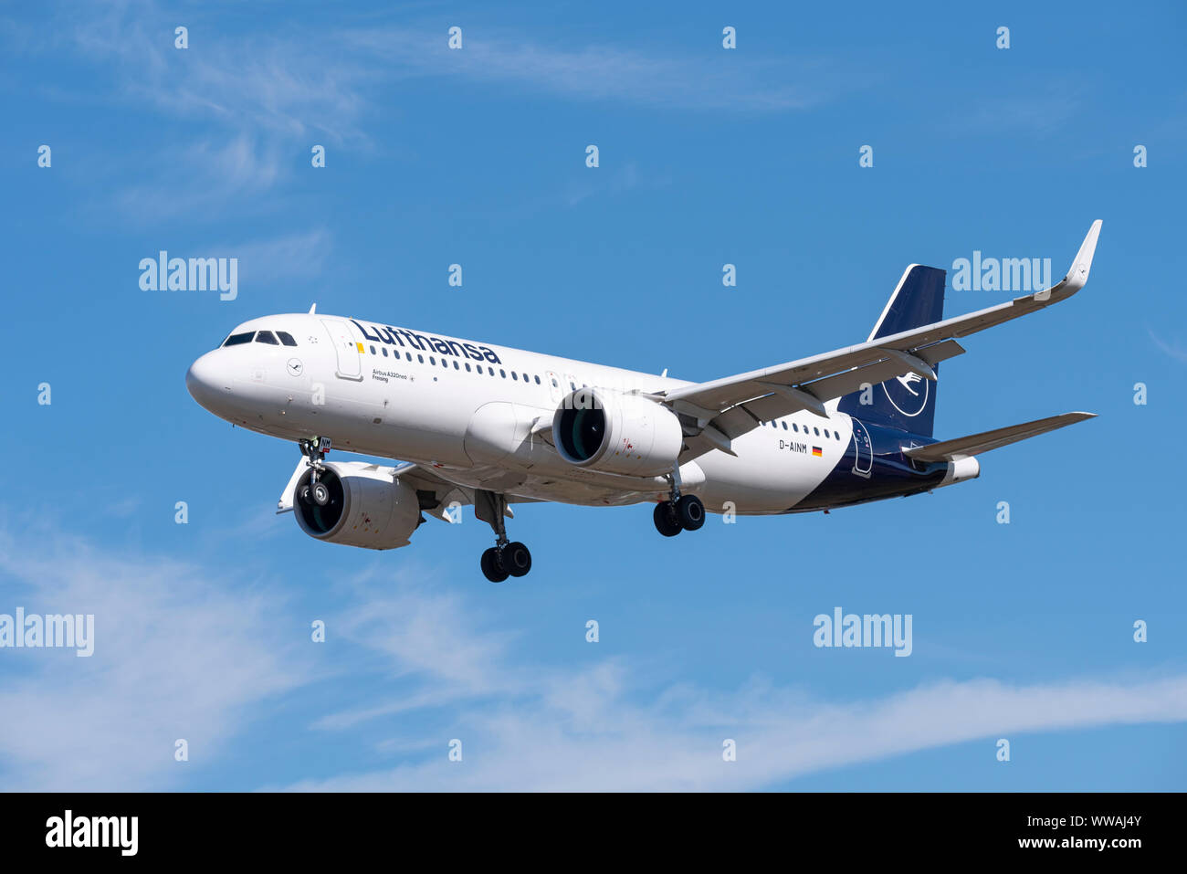 Lufthansa a320 im flug -Fotos und -Bildmaterial in hoher Auflösung – Alamy