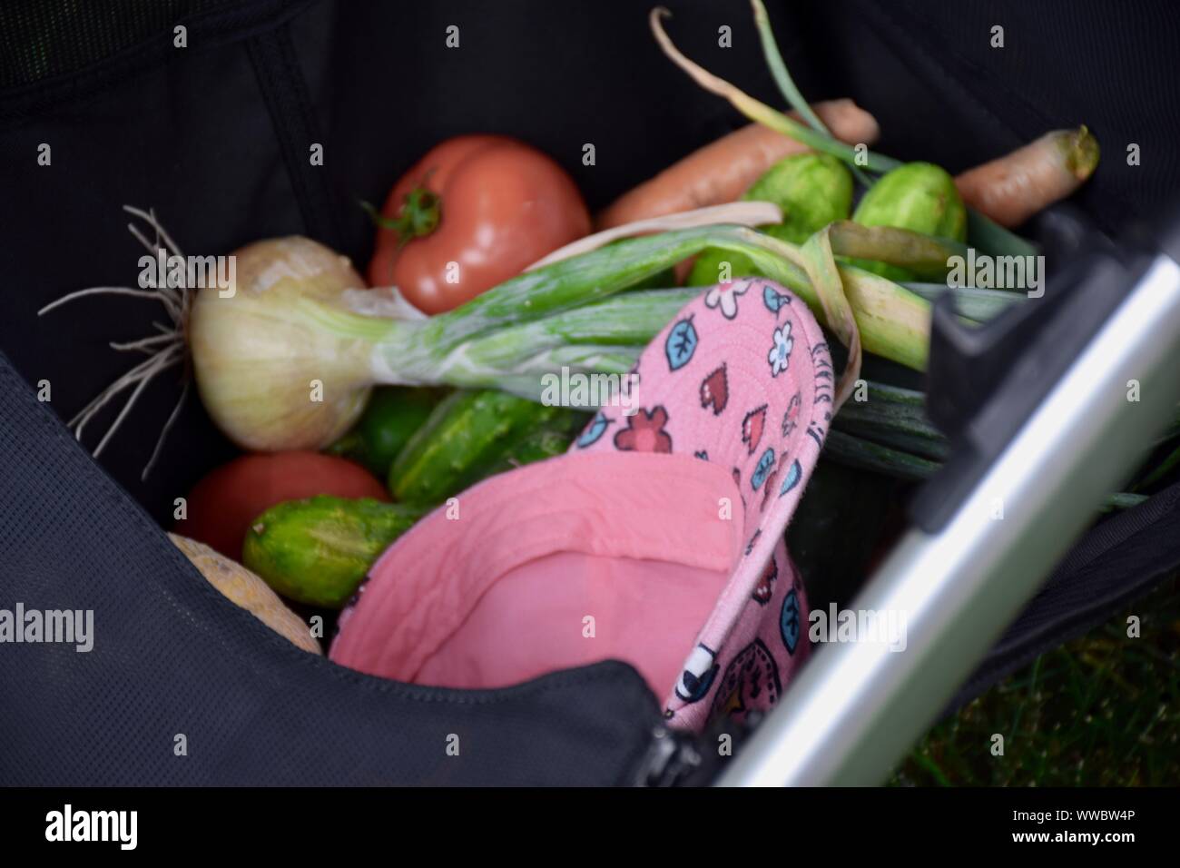 Kleinkinder hut -Fotos und -Bildmaterial in hoher Auflösung – Alamy
