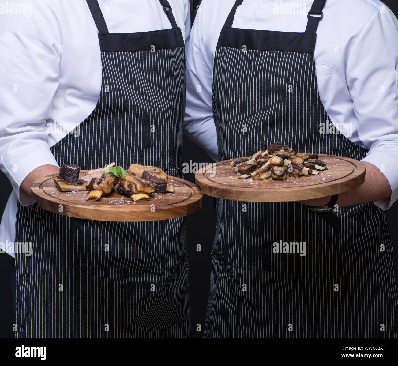 Kellner Servieren Essen Stockfotos und -bilder Kaufen - Alamy