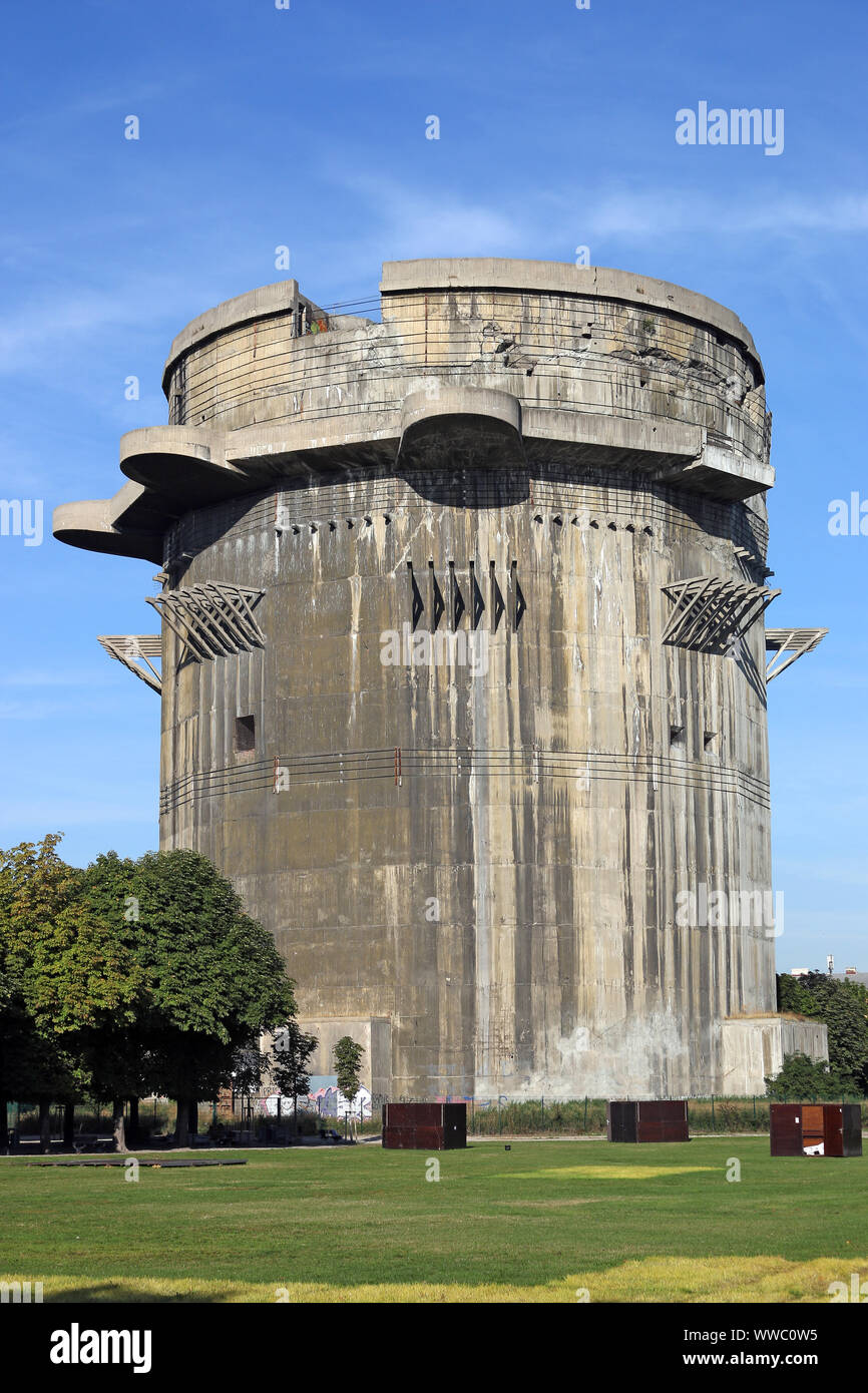 Flakturm im park augarten Stockfotos und -bilder Kaufen - Alamy