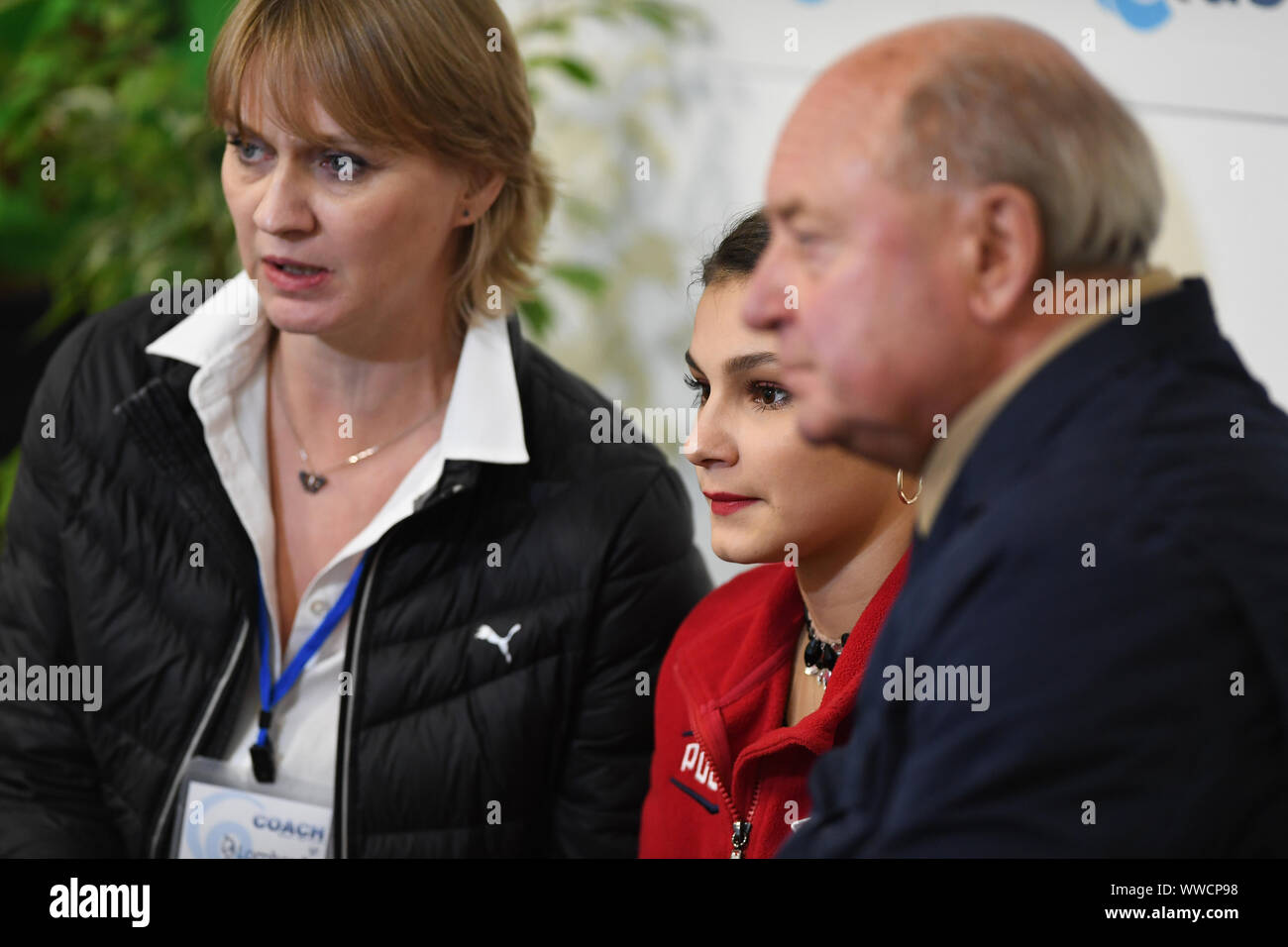 Figure skating coach alexei mishin -Fotos und -Bildmaterial in hoher ...