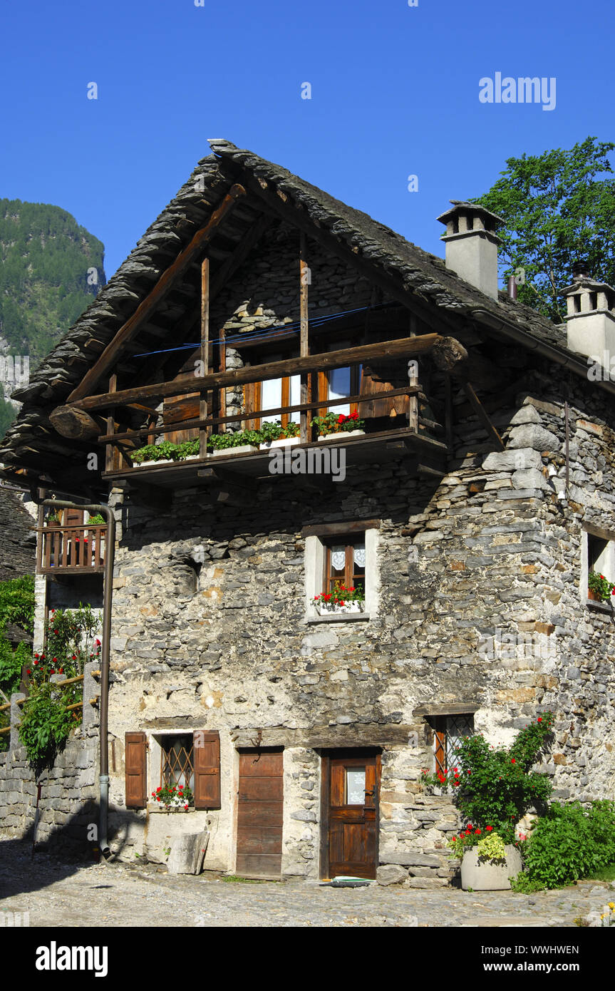 Tessiner steinhäuser -Fotos und -Bildmaterial in hoher Auflösung – Alamy
