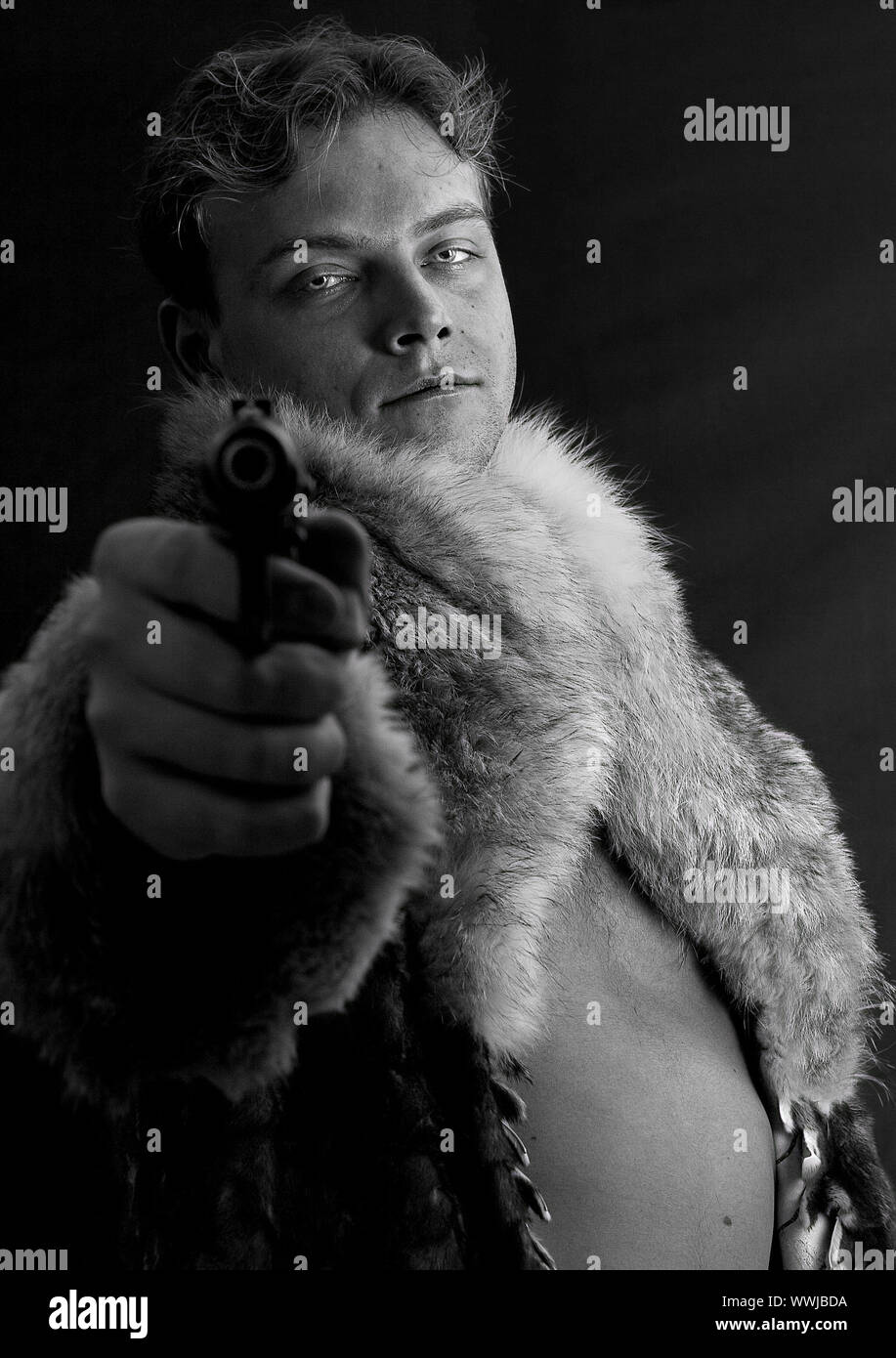 James bond gun barrel -Fotos und -Bildmaterial in hoher Auflösung – Alamy