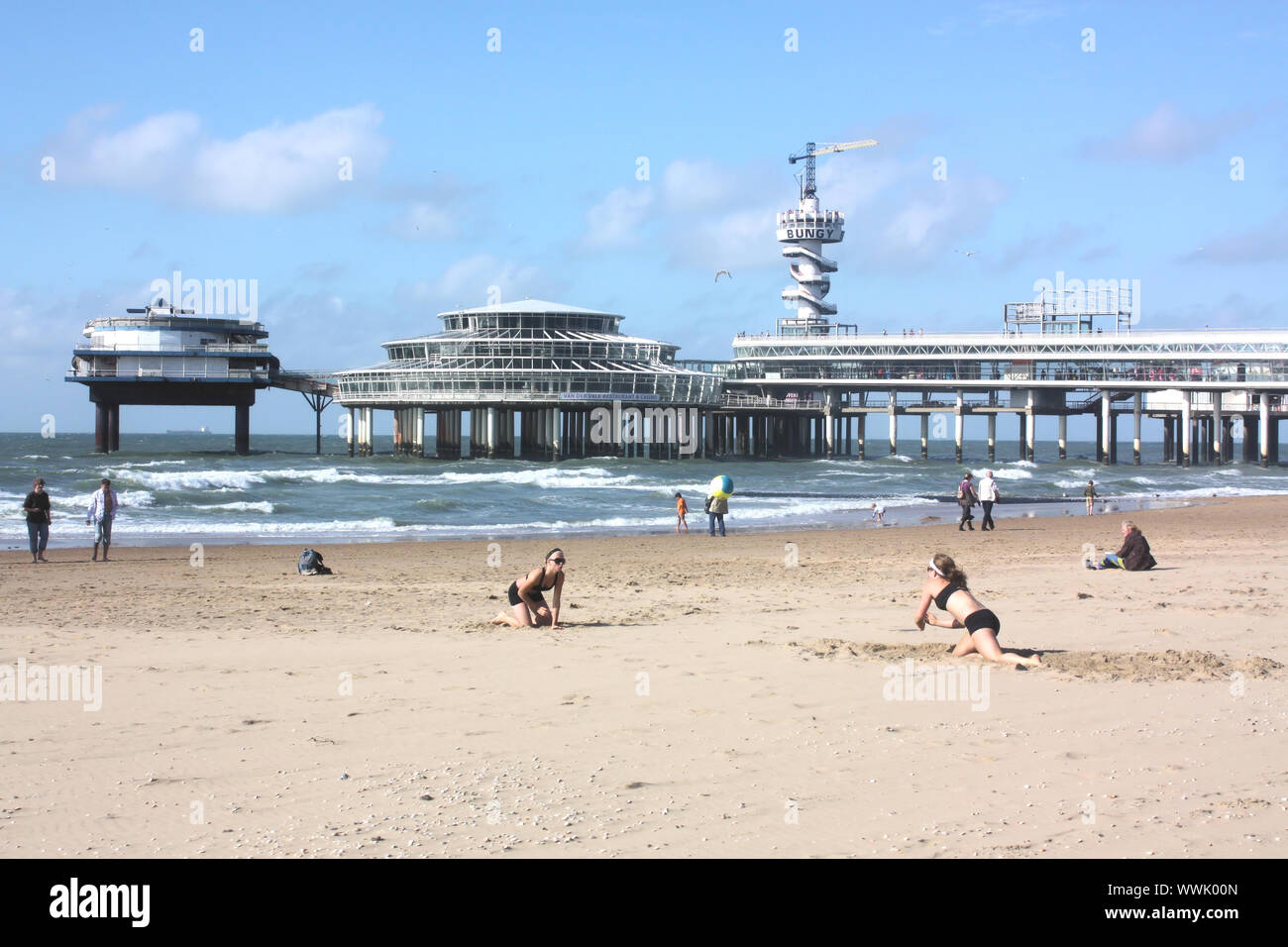 Beach bar scheveningen den haag -Fotos und -Bildmaterial in hoher ...