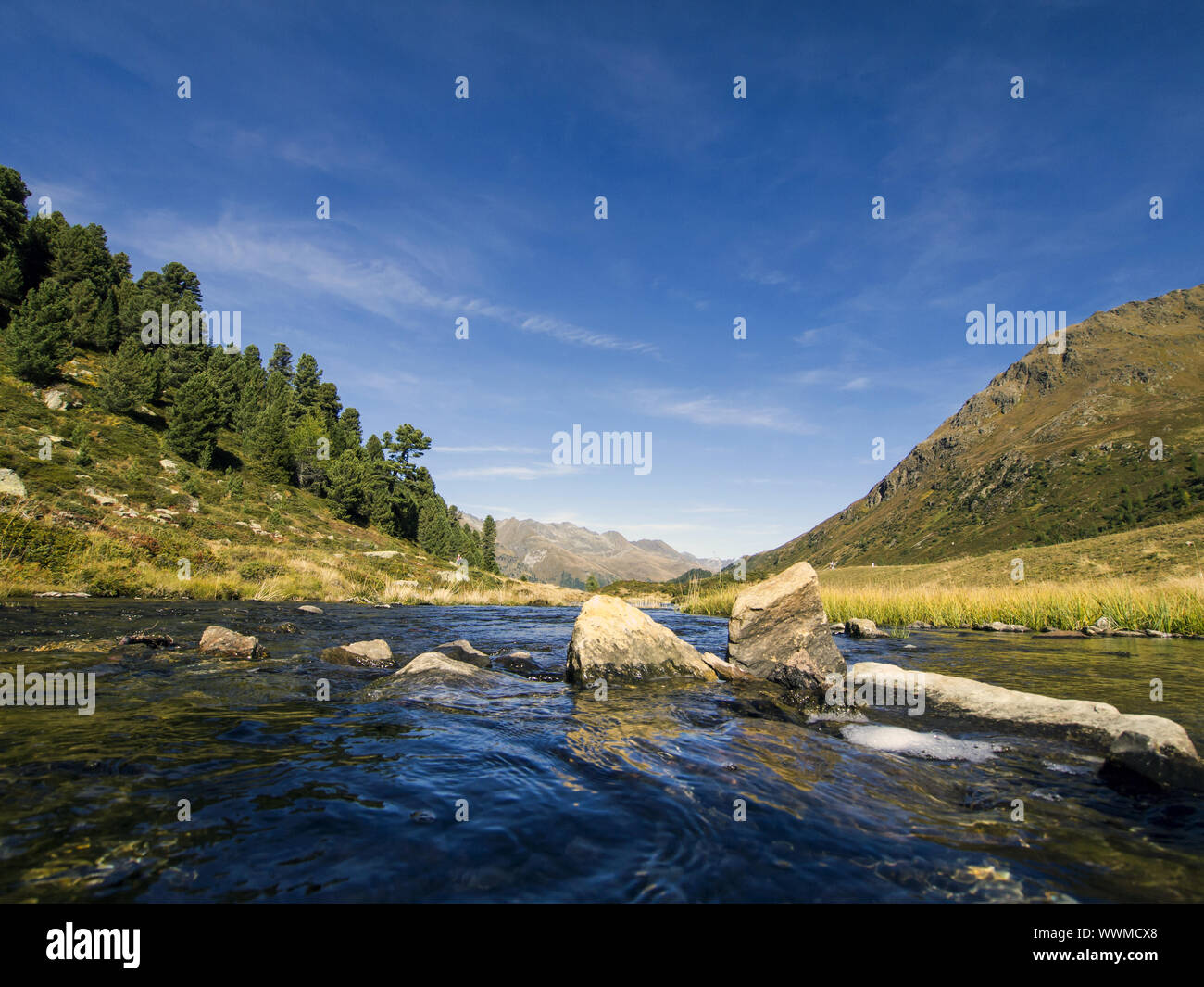 Alm wasser -Fotos und -Bildmaterial in hoher Auflösung – Alamy
