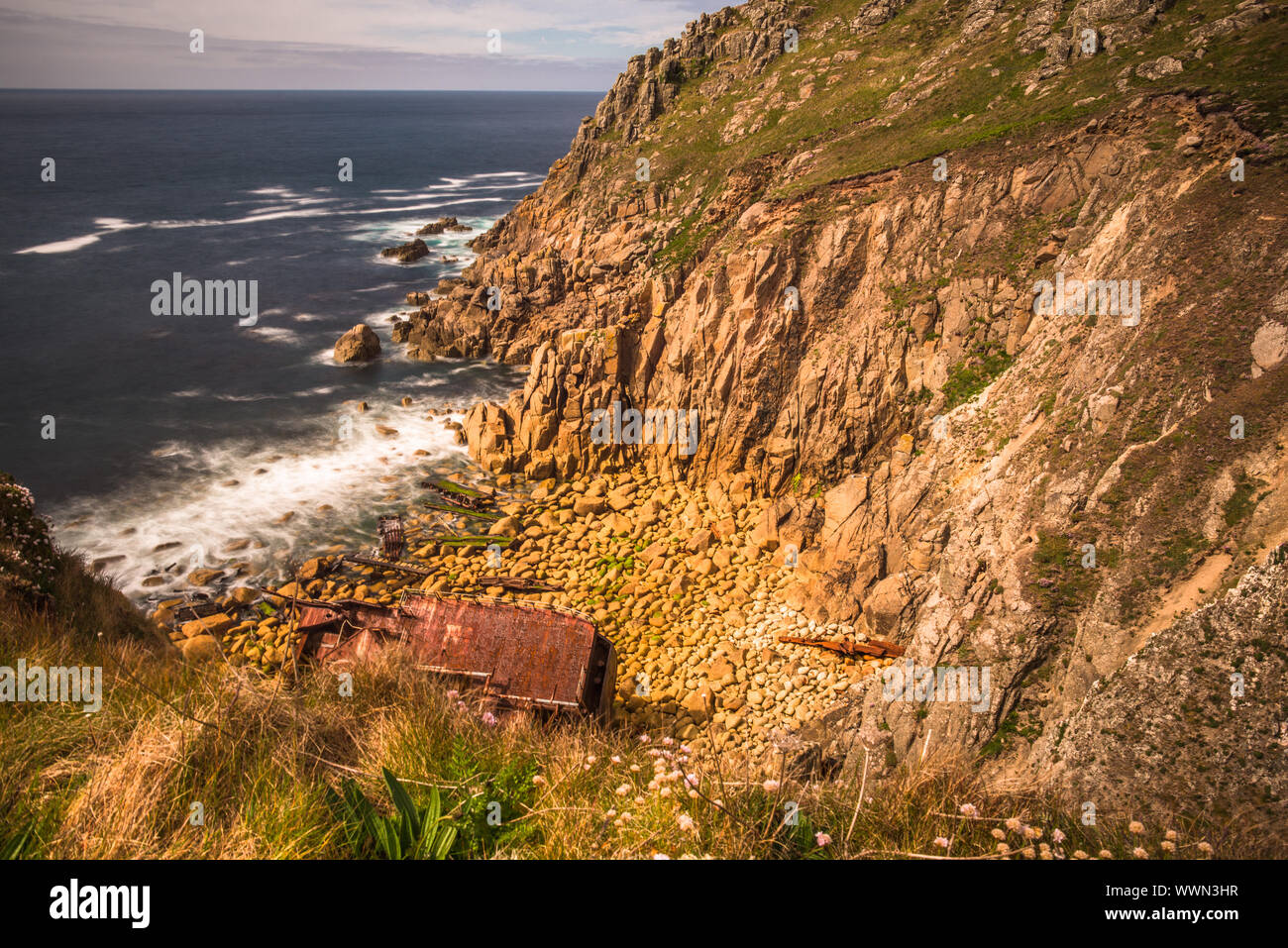 Mayon schiff -Fotos und -Bildmaterial in hoher Auflösung – Alamy