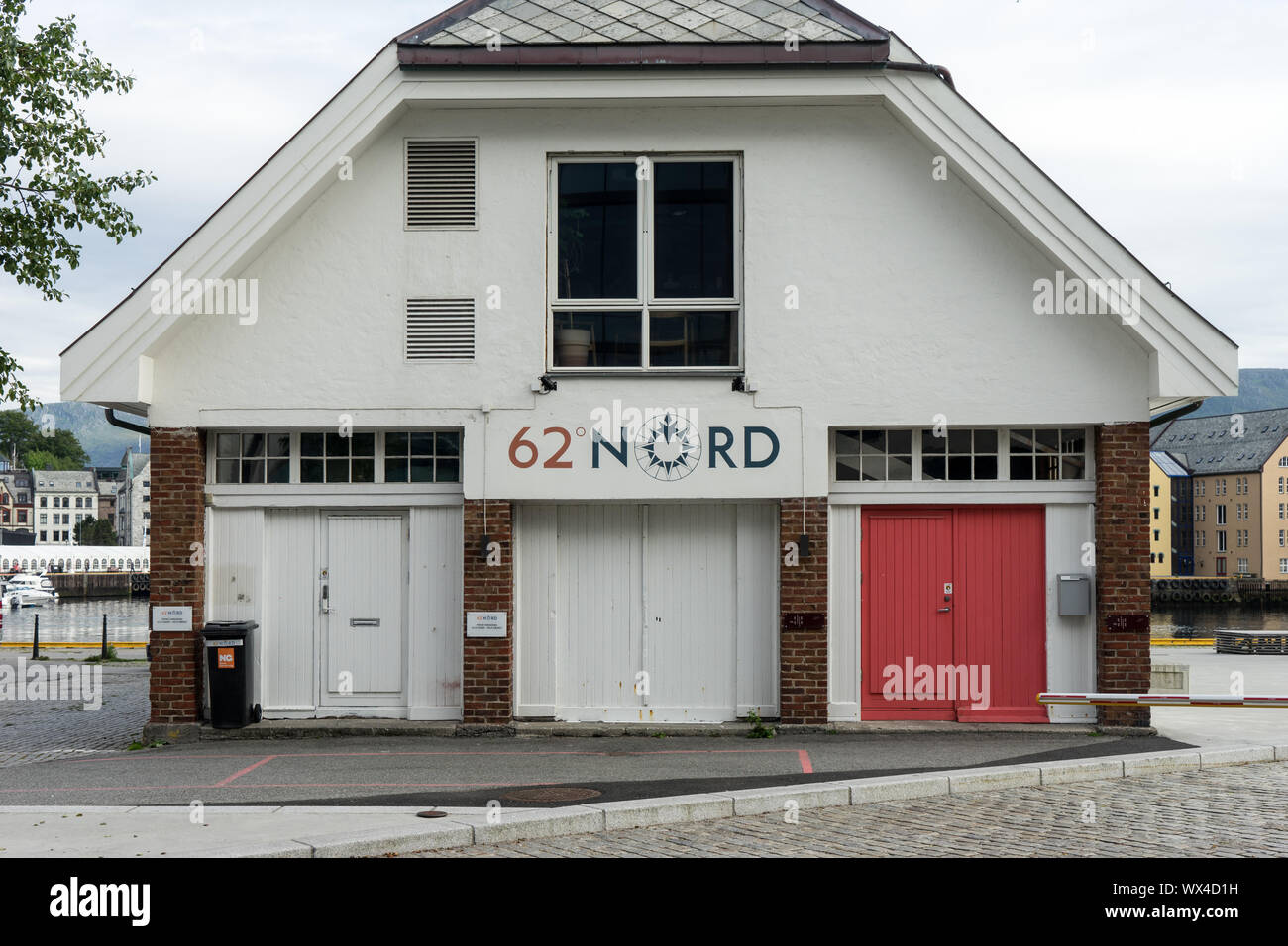 62 Grad nördlicher Breite in Ålesund, Norwegen Stockfotografie - Alamy