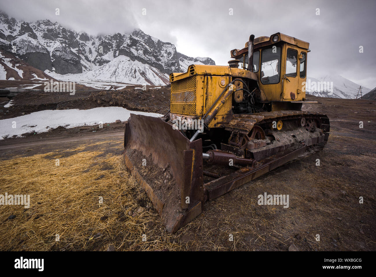 Old russian tractor -Fotos und -Bildmaterial in hoher Auflösung - Seite ...
