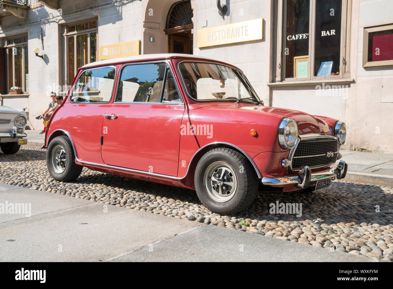 Varallo Sesia, Italien - Juni 02, 2019: Oldtimer, alte Mini Cooper ...