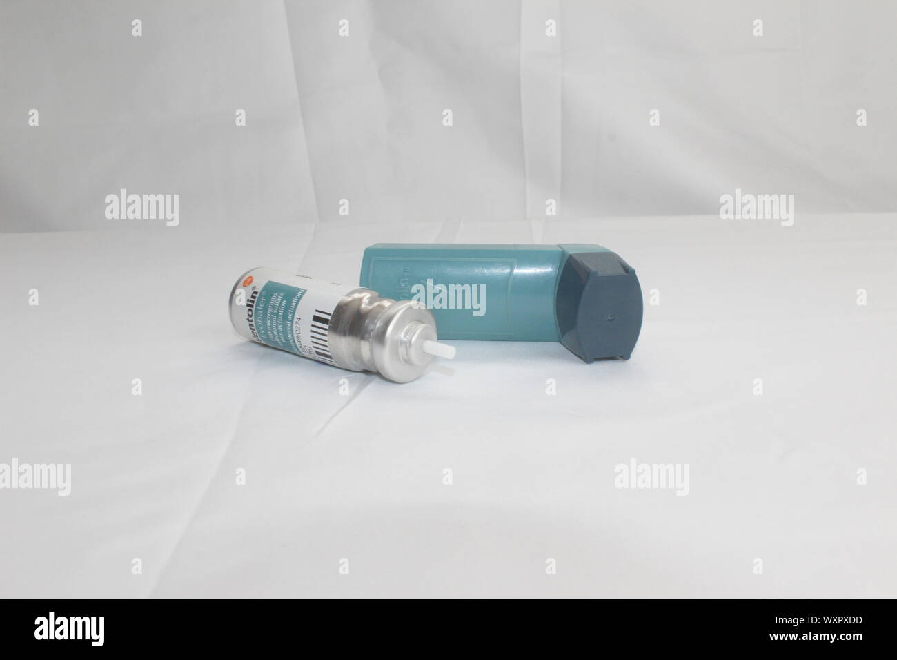 Puff inhaler inhalers -Fotos und -Bildmaterial in hoher Auflösung – Alamy