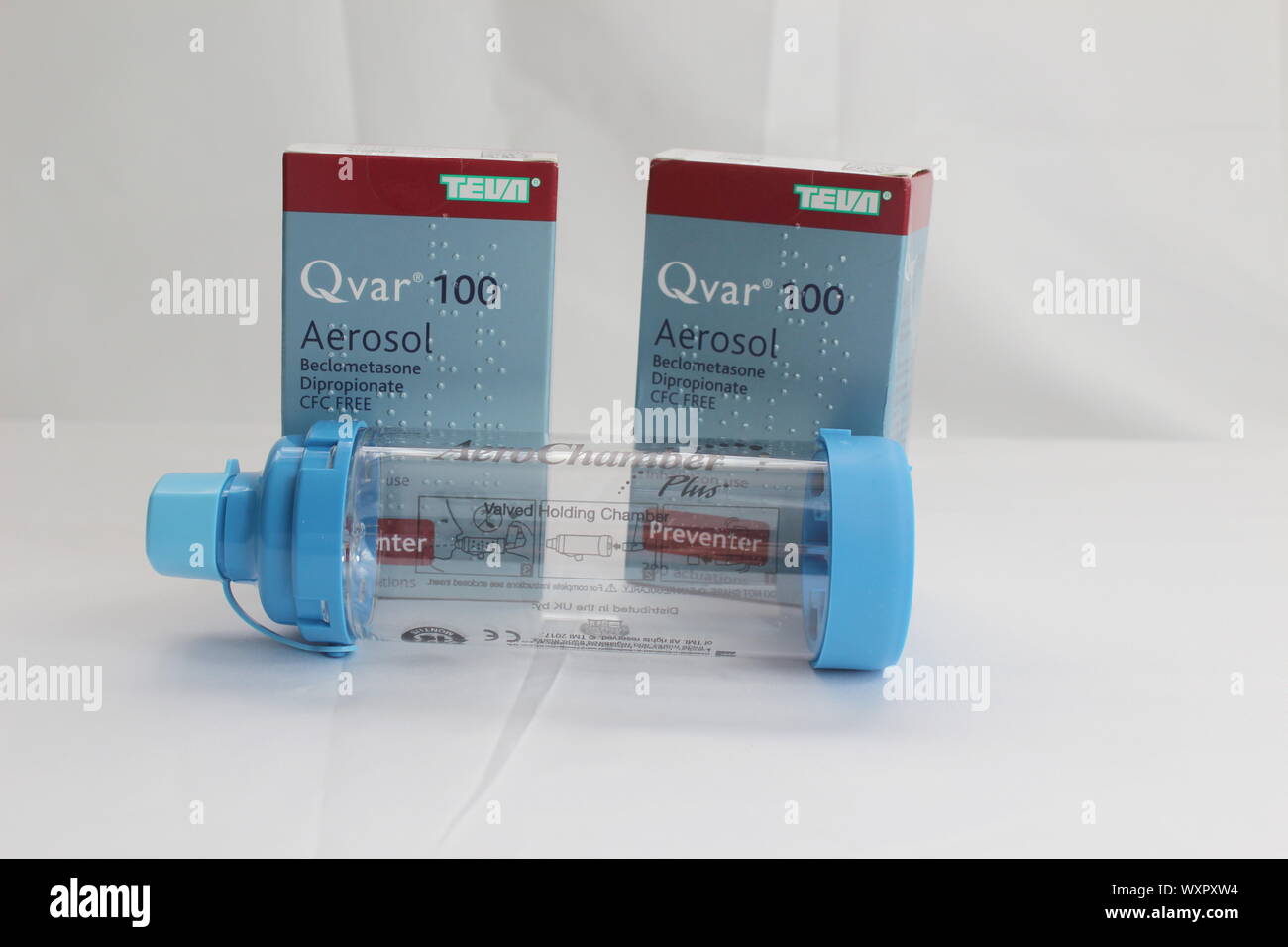 Puff inhaler inhalers -Fotos und -Bildmaterial in hoher Auflösung – Alamy