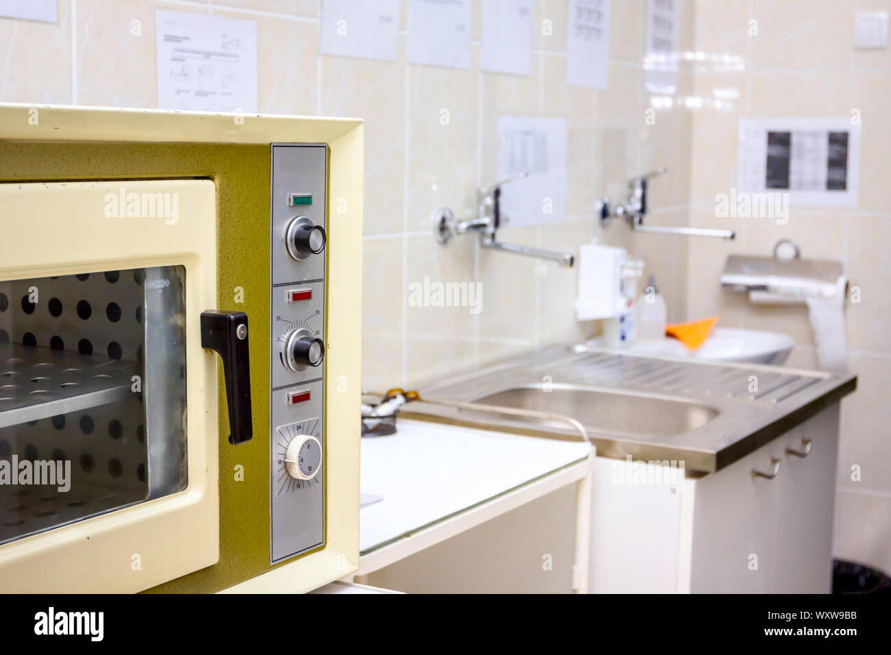 Autoclave surgical -Fotos und -Bildmaterial in hoher Auflösung – Alamy