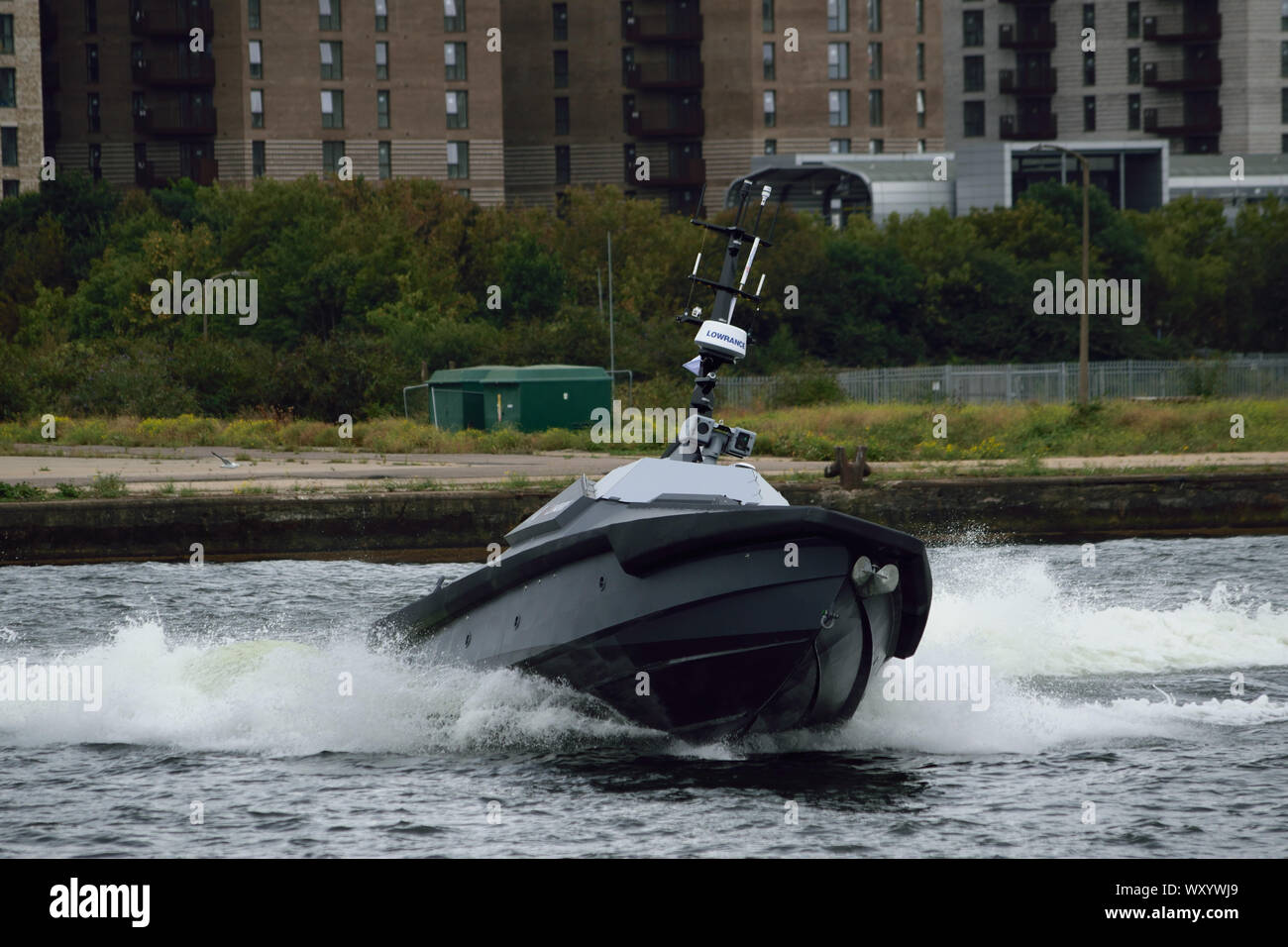 MAST-13, unmanned surface Vehicle (USV) am DSEI 2019 im Londoner Royal ... MAST-13, unmanned surface Vehicle (USV) am DSEI 2019 im Londoner Royal ...