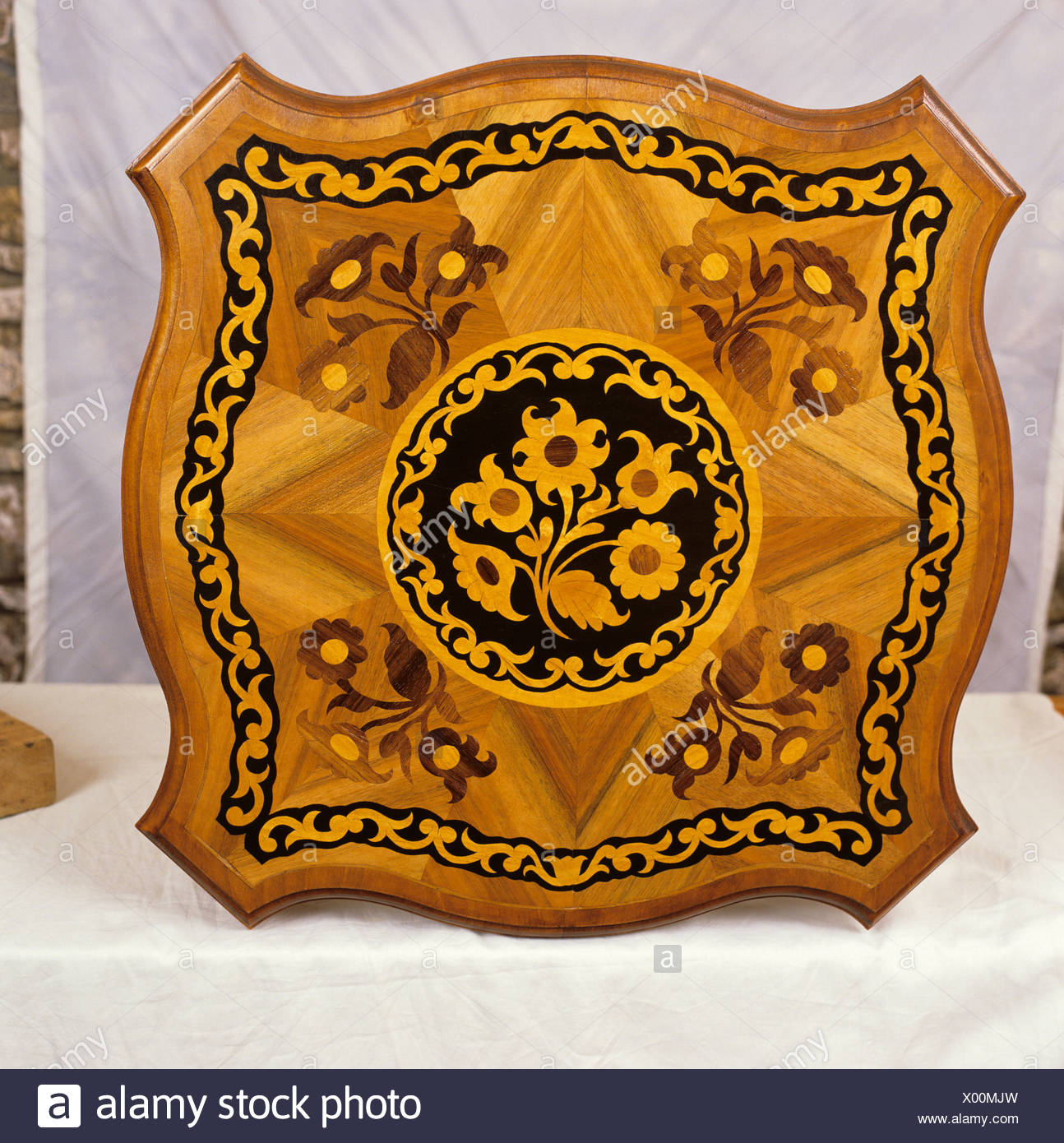 Holz Intarsien Stockfotos & Holz Intarsien Bilder - Alamy