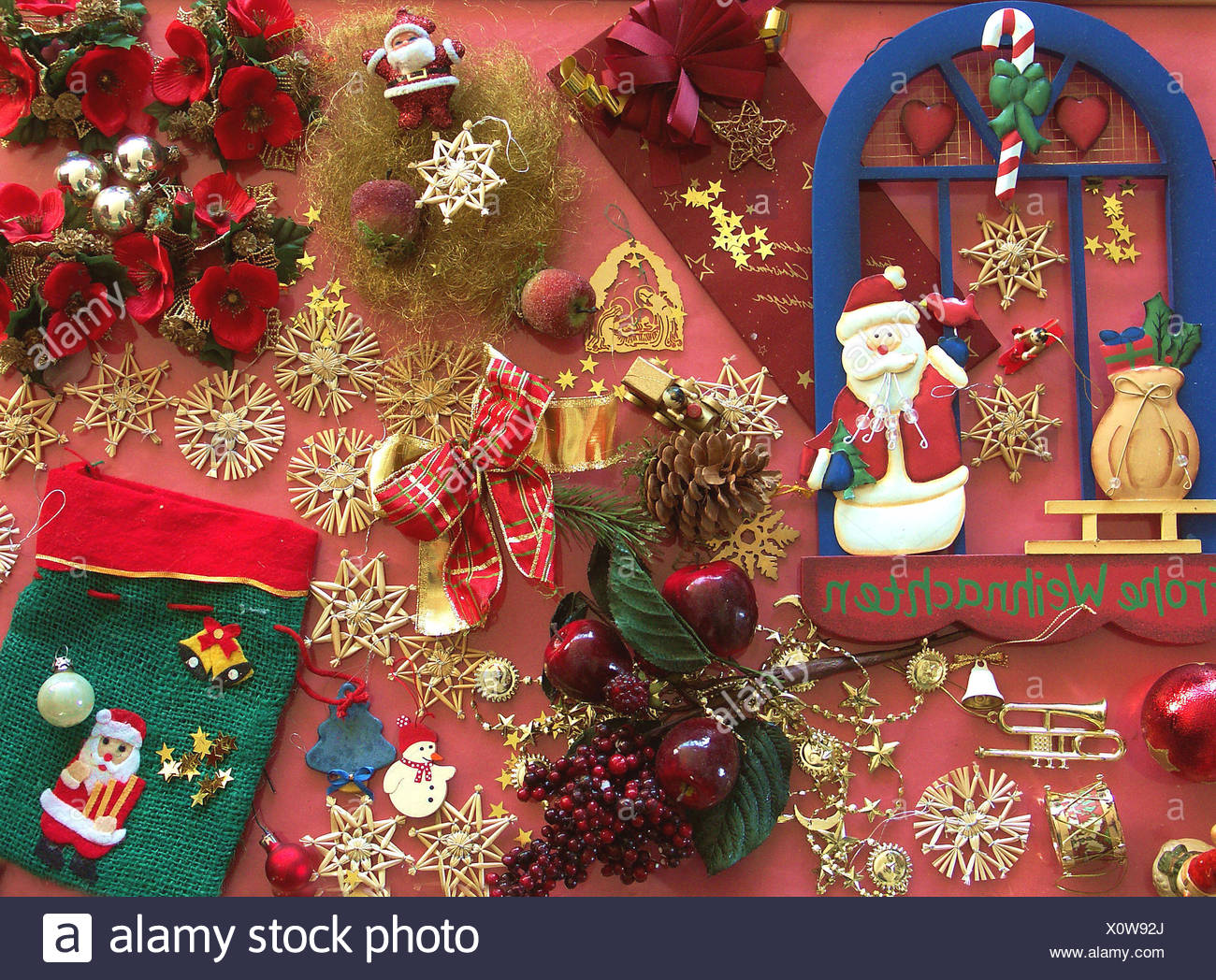 Kitsch Christmas Decorations Stockfotos und -bilder Kaufen - Alamy