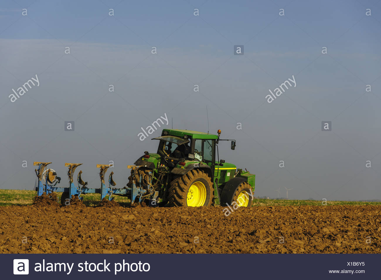 Traktor und Pflug Stockfotos und -bilder Kaufen - Alamy