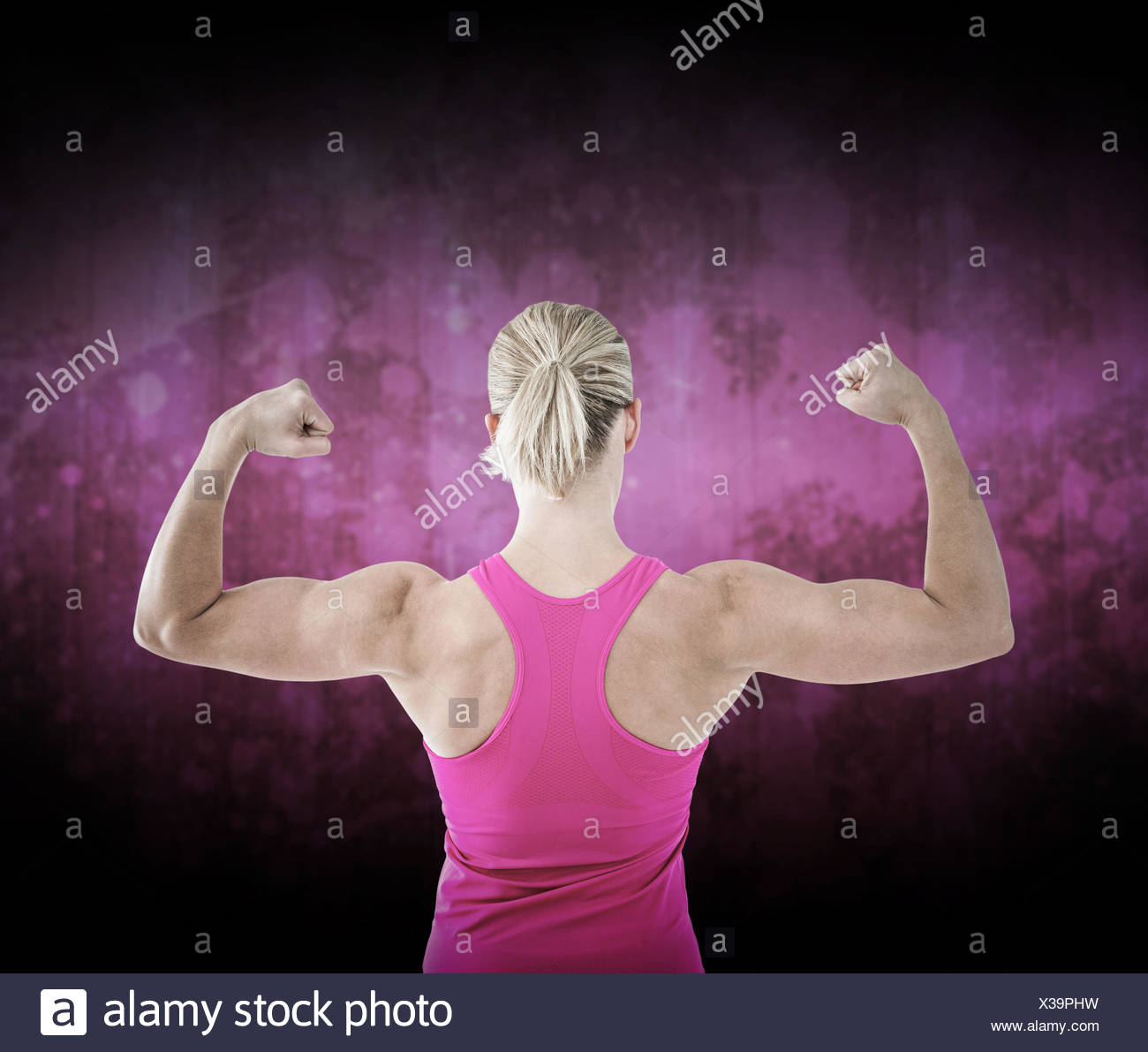 Female Bodybuilder Flexing Biceps Stockfotos und -bilder Kaufen - Alamy