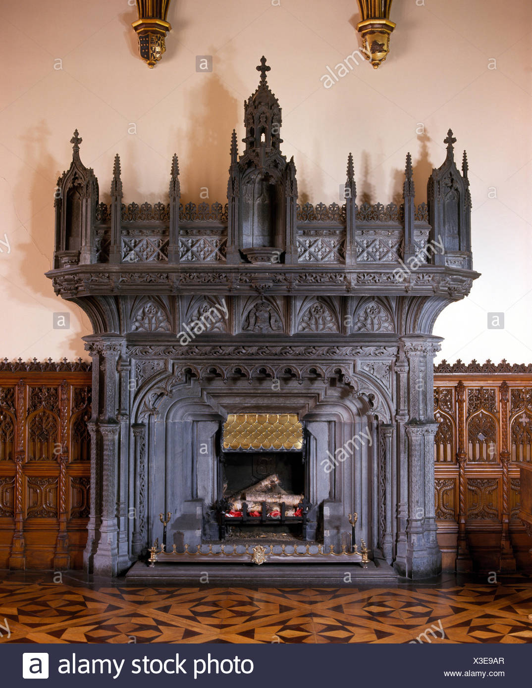 Gothic Style Fireplace Stockfotos und -bilder Kaufen - Alamy