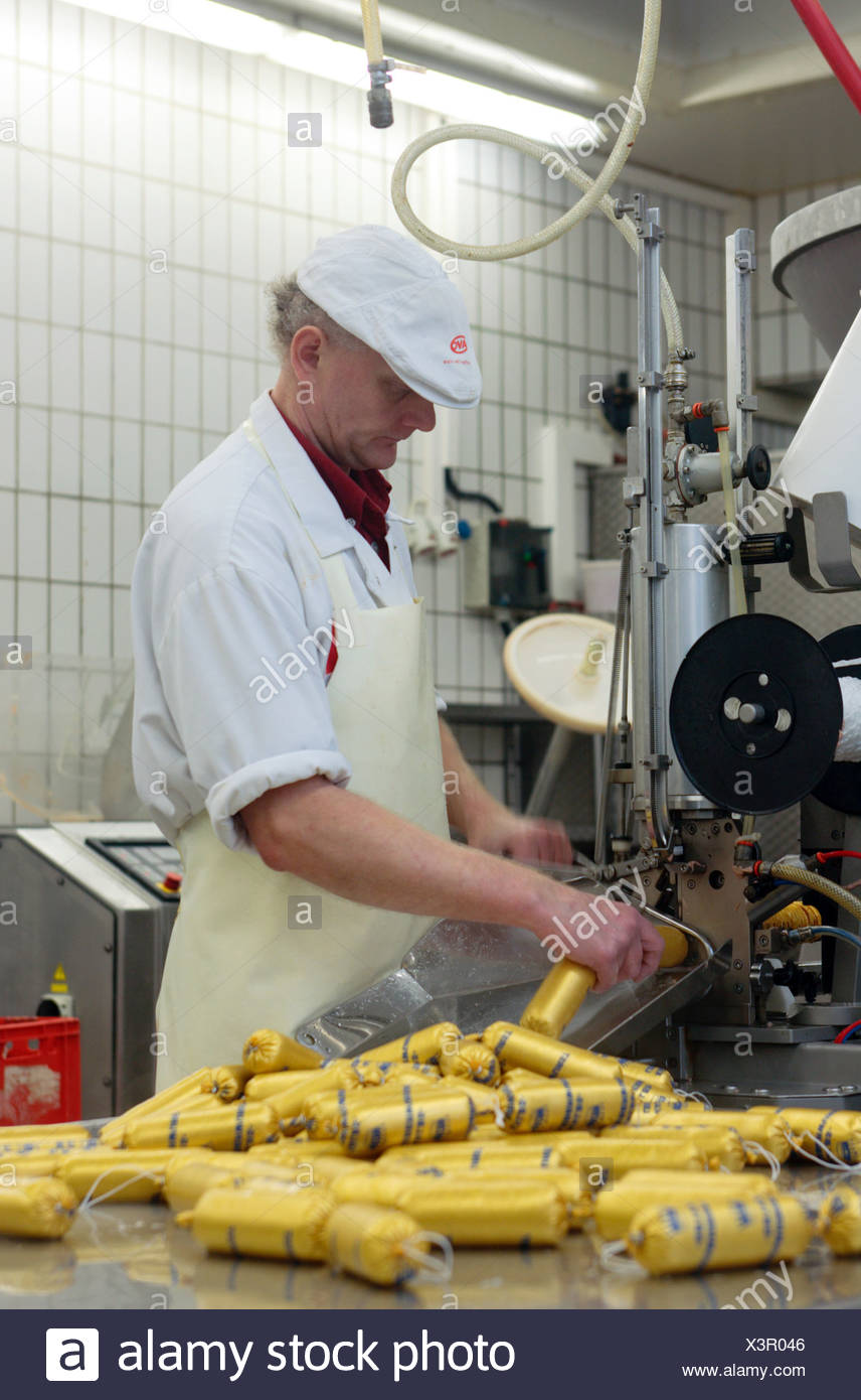 Fleischerin Sausage Production Stockfotos und -bilder Kaufen - Alamy