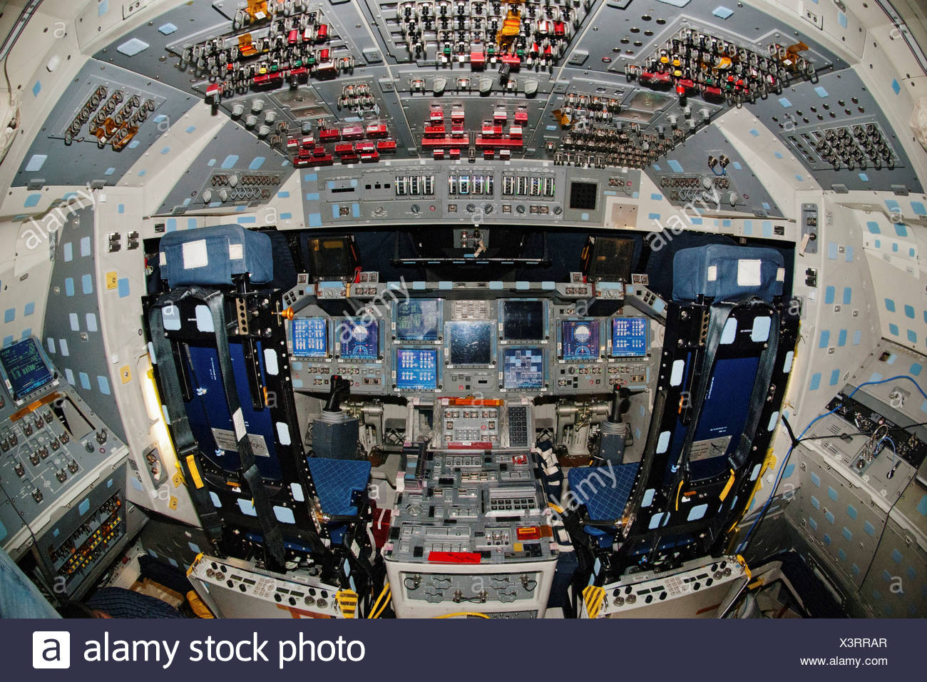Flight Deck Cockpit Space Shuttle Stockfotos und -bilder Kaufen - Alamy