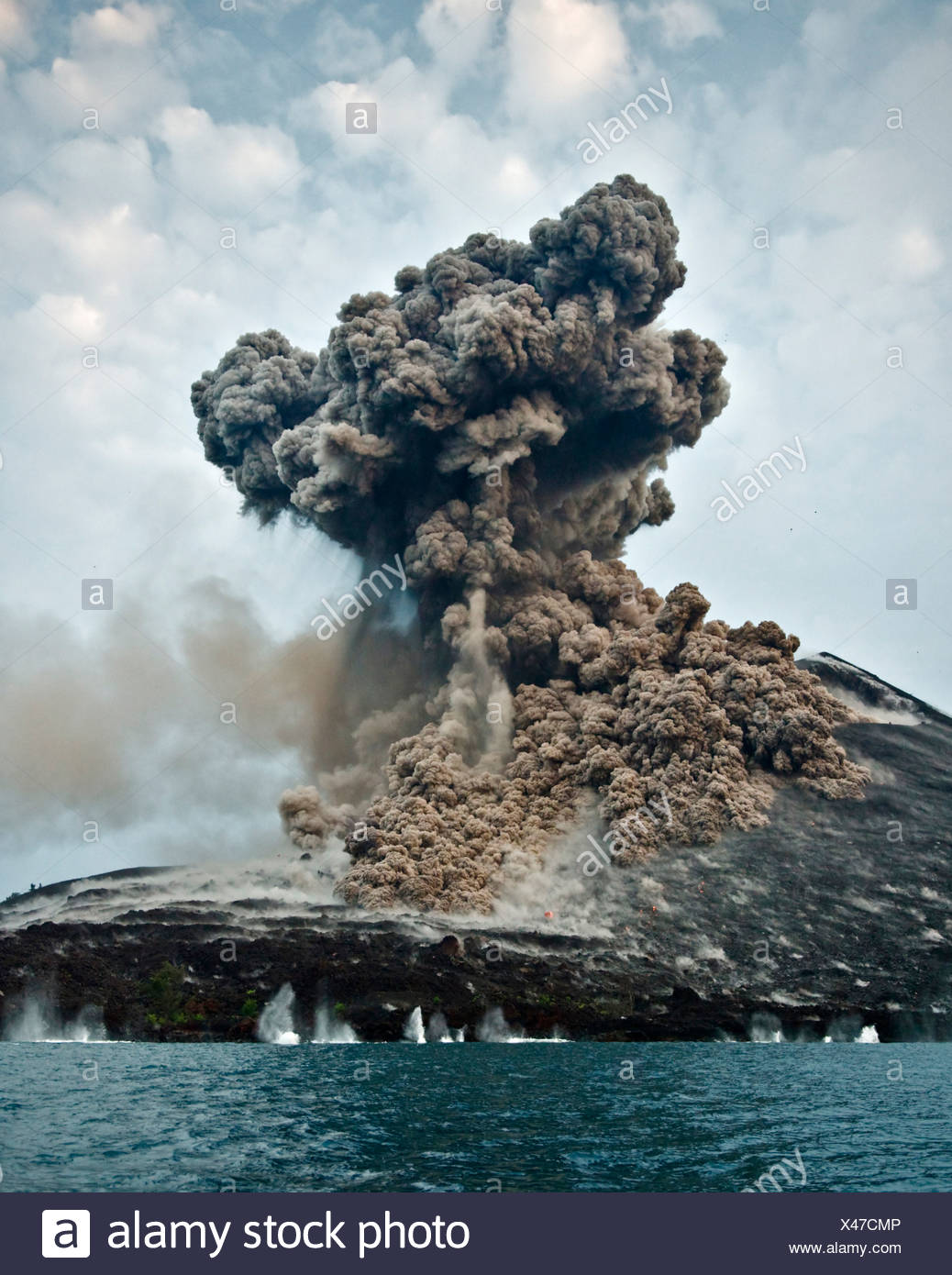 Vulcanian Eruption Stockfotos & Vulcanian Eruption Bilder - Alamy