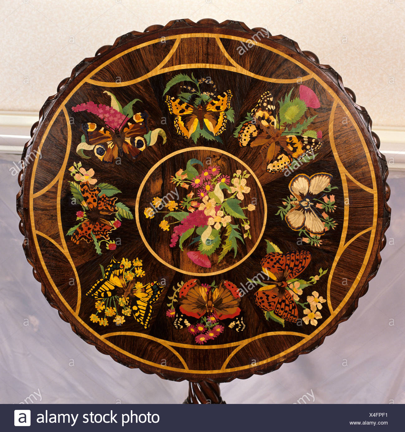 Holz Intarsien Stockfotos & Holz Intarsien Bilder - Alamy