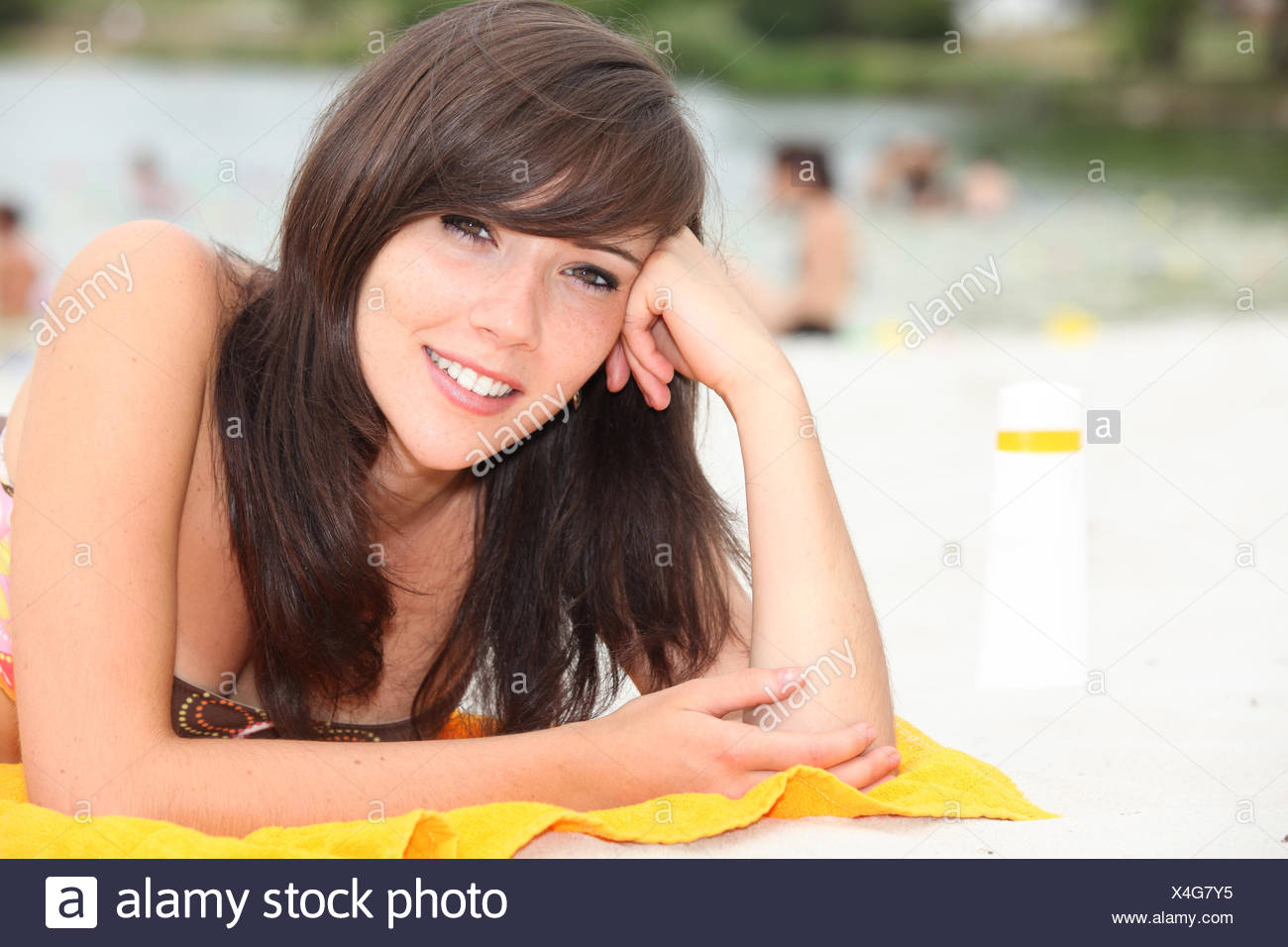Teenage Girl Bikini Lake Stockfotos und -bilder Kaufen - Alamy