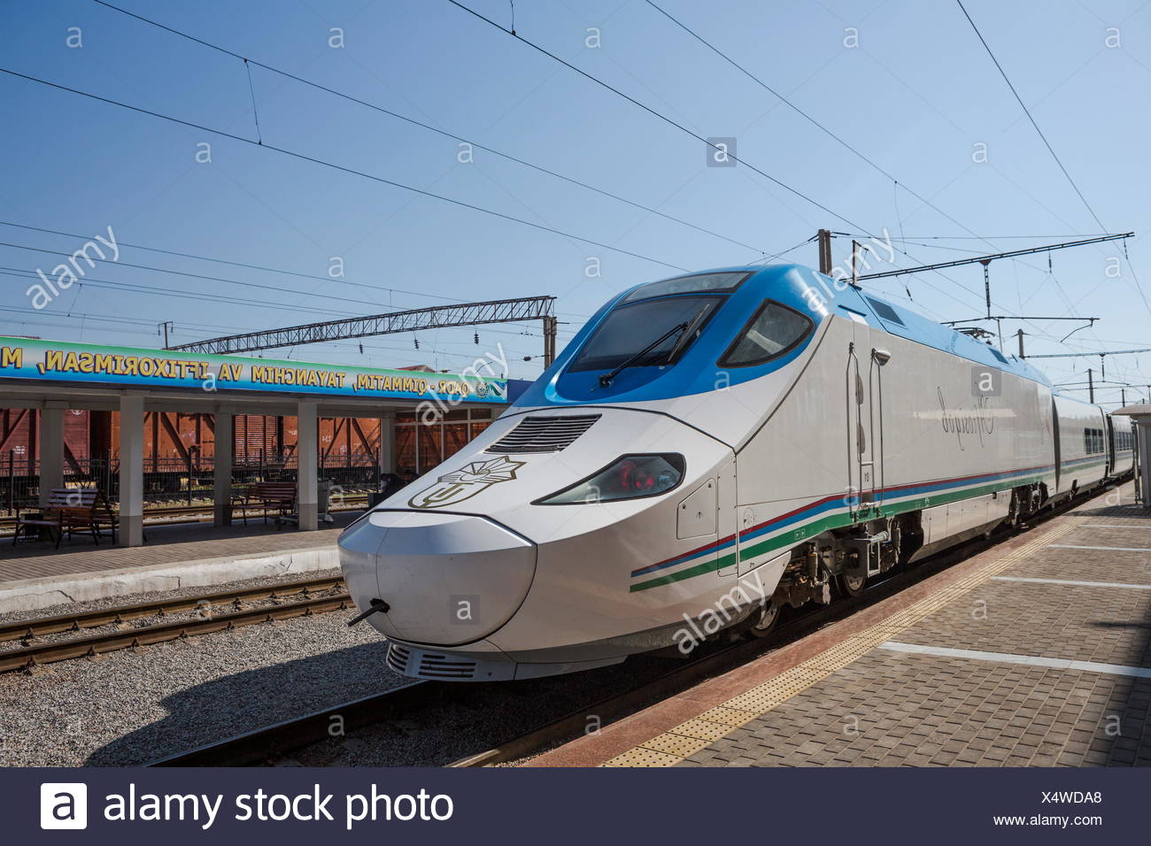 Talgo Train Stockfotos und -bilder Kaufen - Alamy