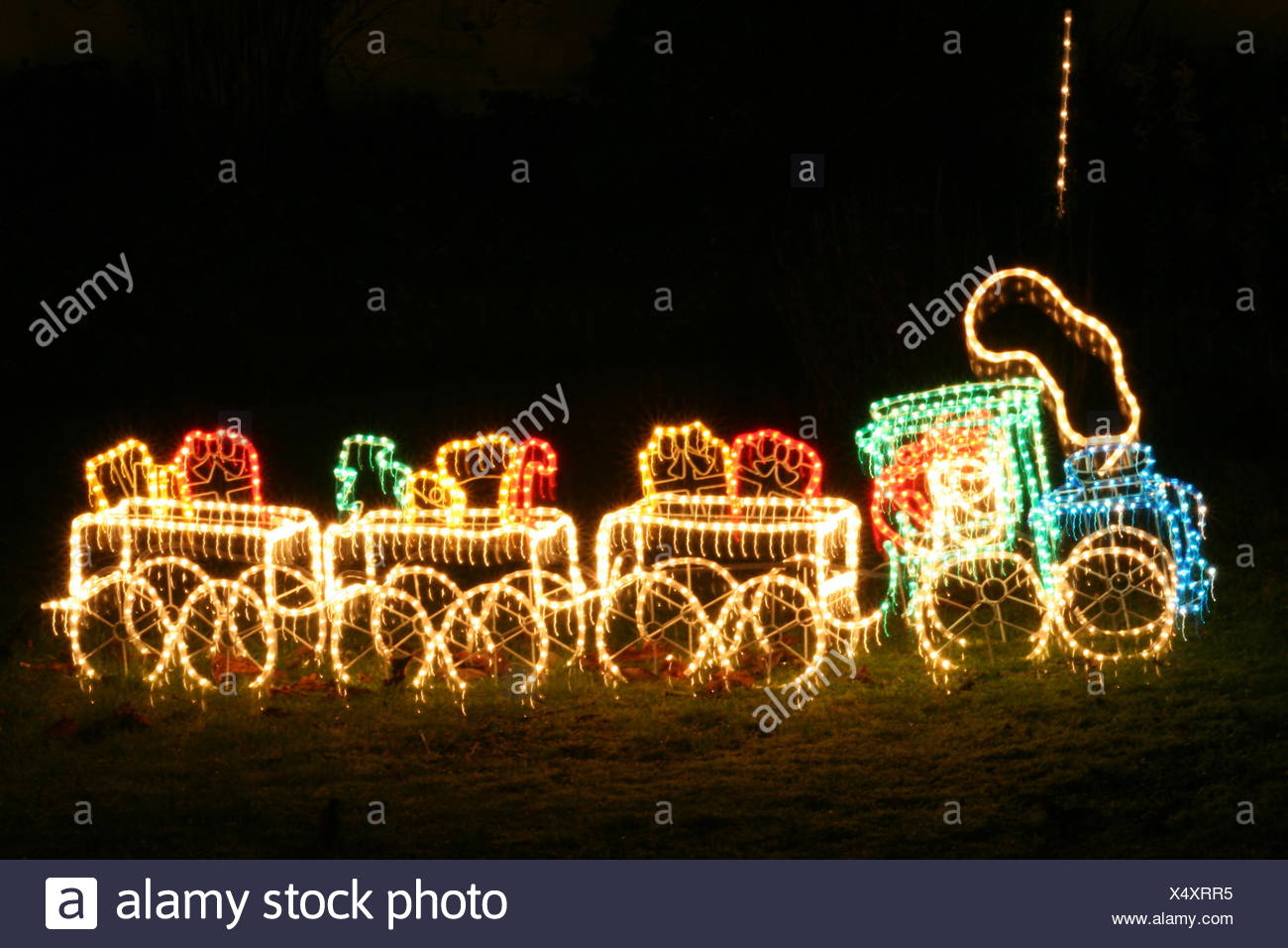 Kitschiger Weihnachtsbaum Stockfotos und -bilder Kaufen - Alamy